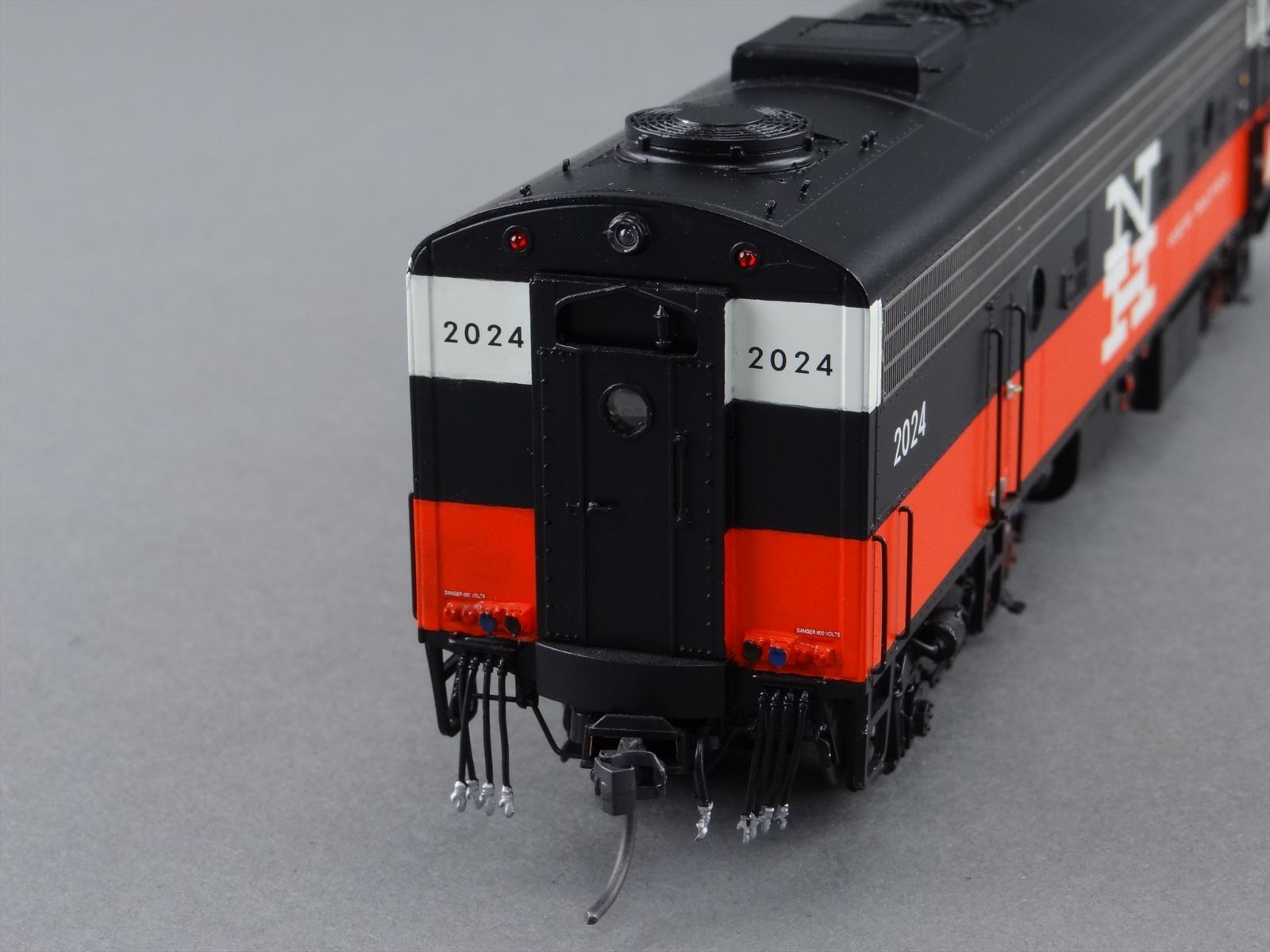 HO Brass Model Train - OMI 087010136.1 NH New Haven CDOT FL9 Diesel #2024