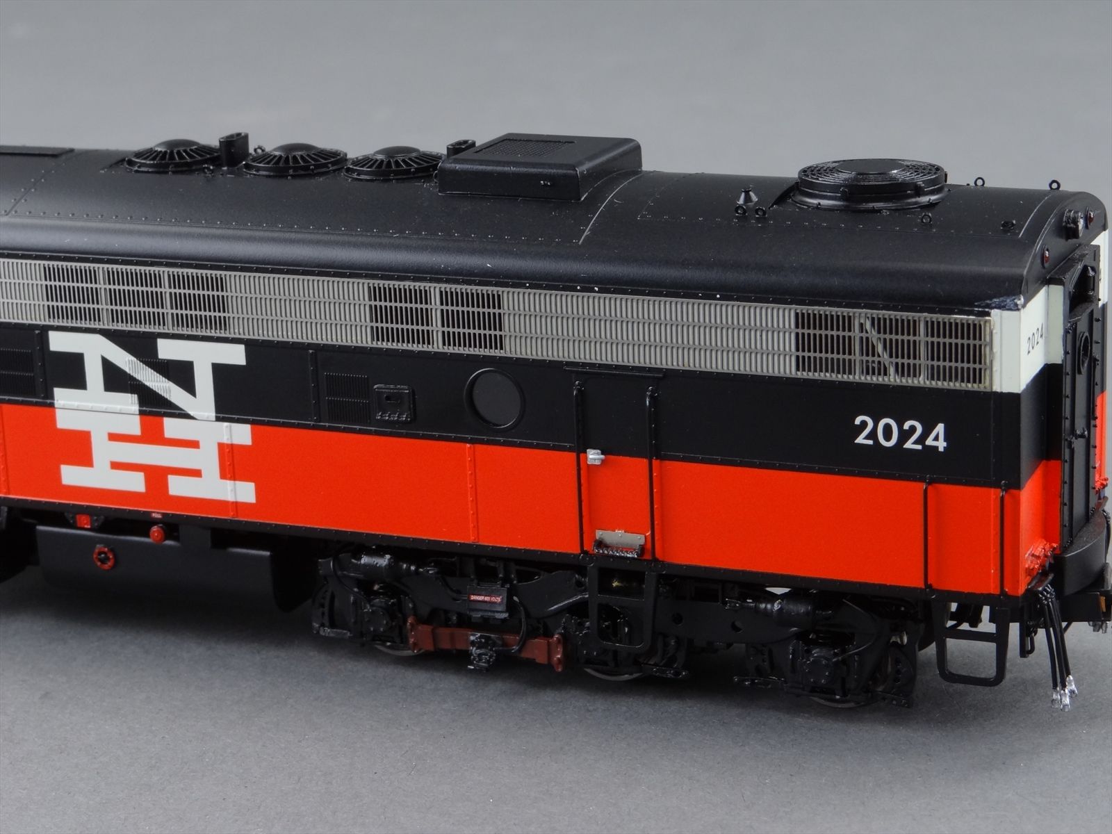 HO Brass Model Train - OMI 087010136.1 NH New Haven CDOT FL9 Diesel #2024