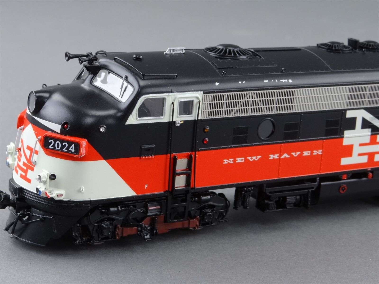 HO Brass Model Train - OMI 087010136.1 NH New Haven CDOT FL9 Diesel #2024