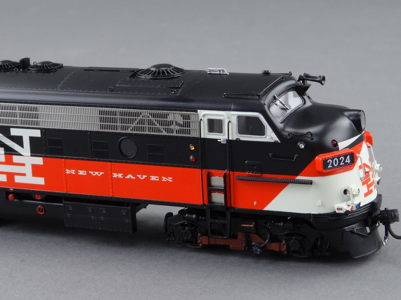 HO Brass Model Train - OMI 087010136.1 NH New Haven CDOT FL9 Diesel #2024