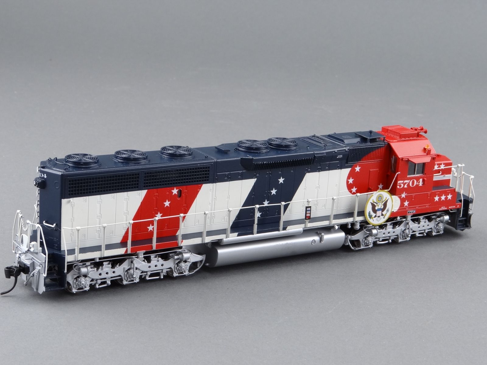 HO Brass Model Train - OMI 6375.1 ATSF Santa Fe Bicentennial SD45-2 Diesel #5704 - 1999 Run