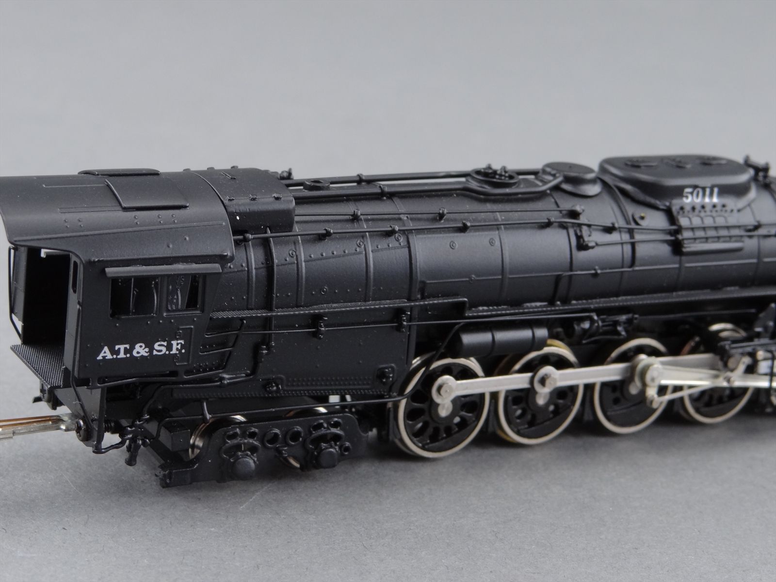N Scale Brass Hallmark Models AT&SF Santa Fe 2-10-4 Steam Loco #5011