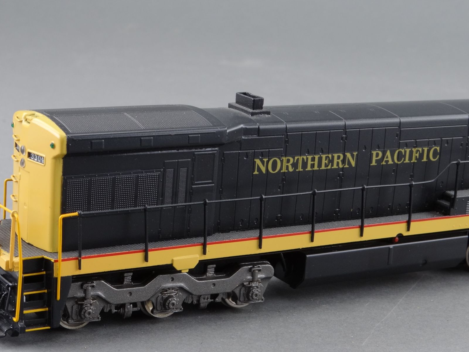 HO Brass Alco Models D-137 NP Northern Pacific GE U33C Diesel #3304 ...