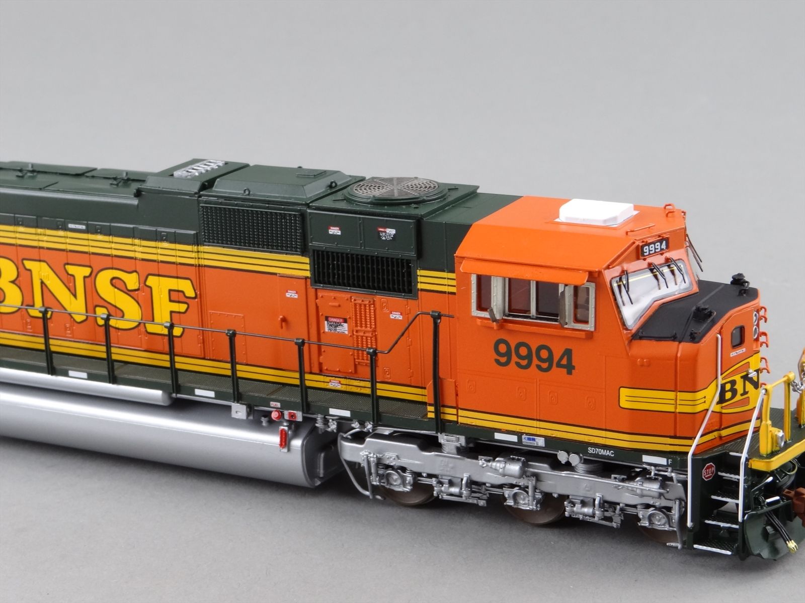 HO Brass Model Train - OMI 6622.1 BNSF Heritage II SD70MAC Diesel #9994 ...