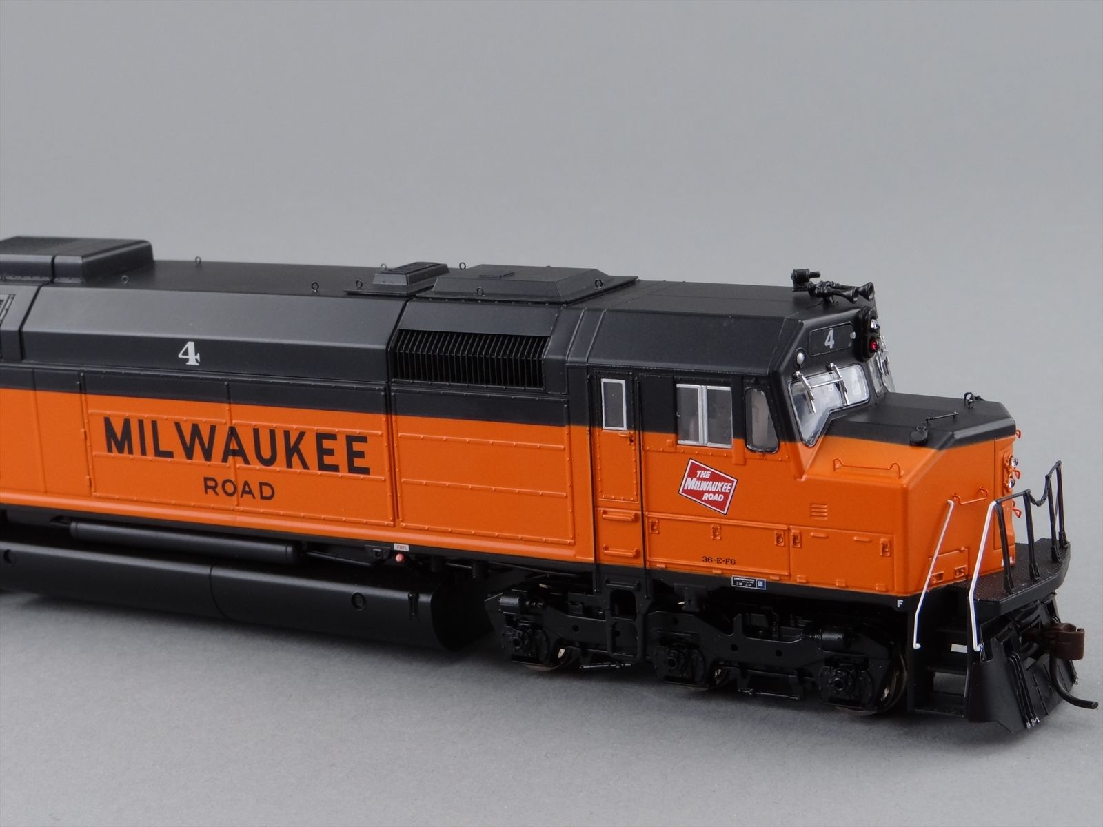 HO Scale Athearn Genesis G67631 MILW FP45 Diesel Engine Milwaukee Road #4