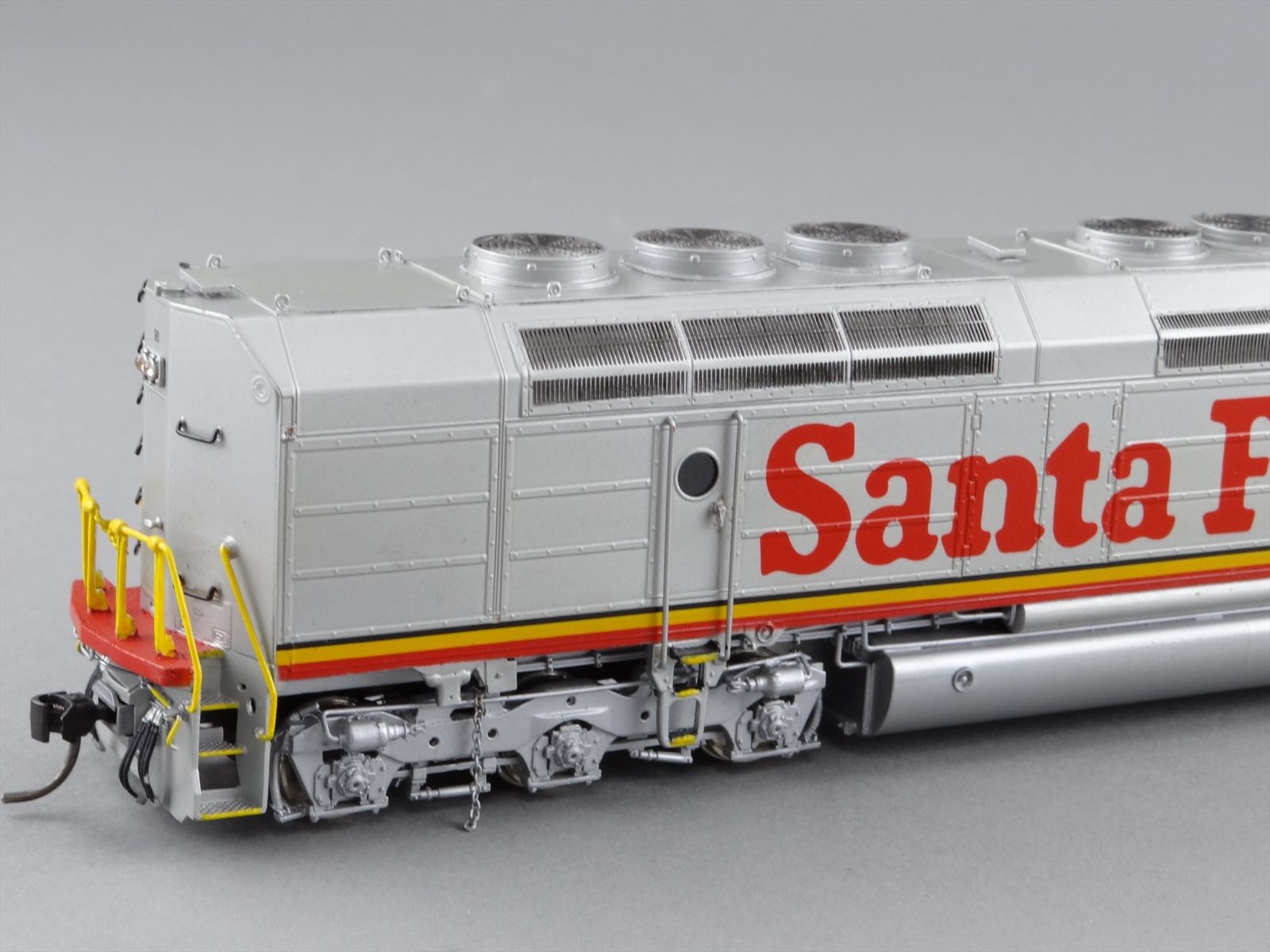 HO Brass Model Train - OMI 5992 Overland ATSF Santa Fe SDFP45 Diesel #90 - Pro Paint