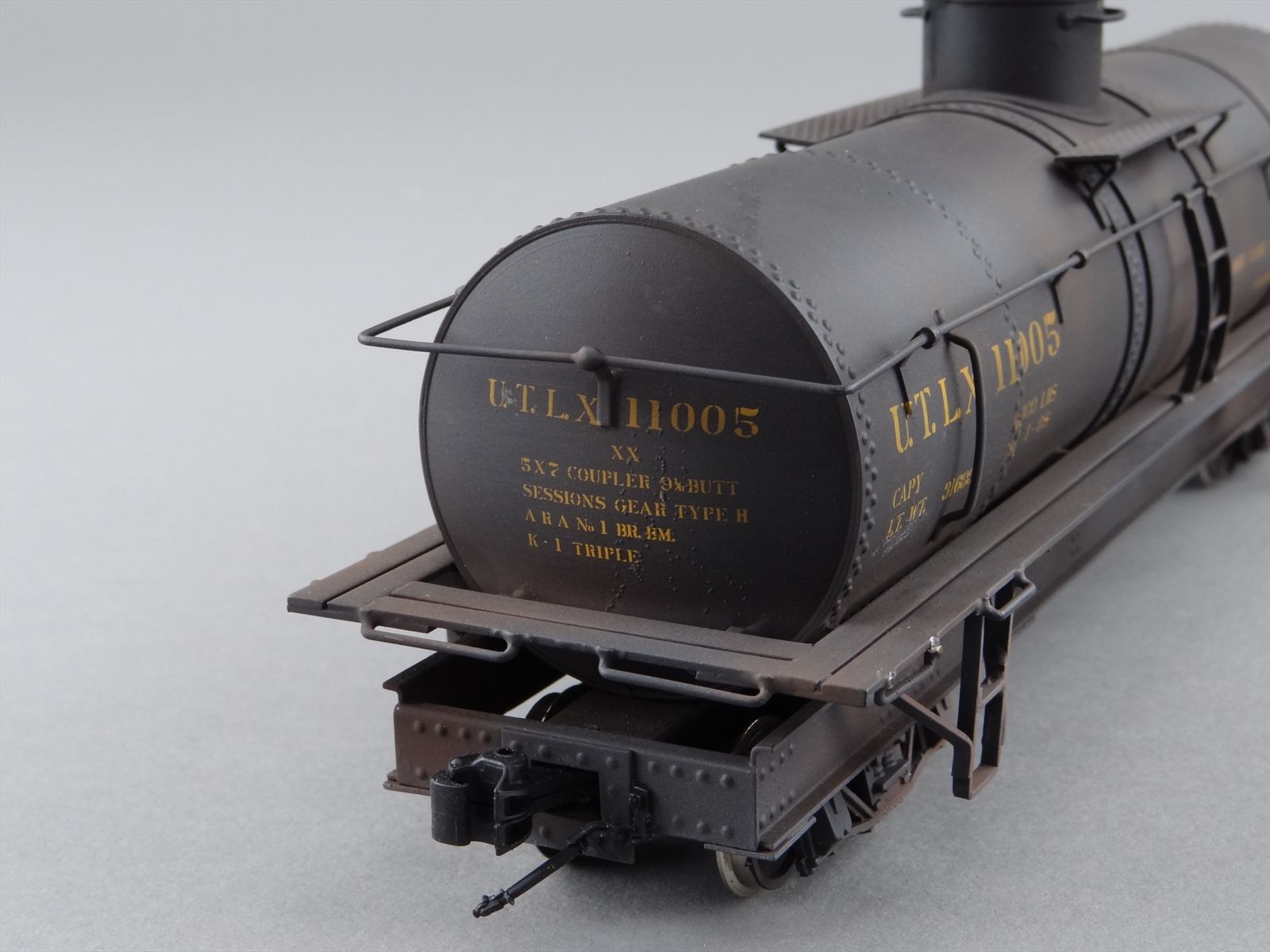 On3 Scale Brass WMC Westside Models CONX / UTLX Tank Car #11005 - Weathered