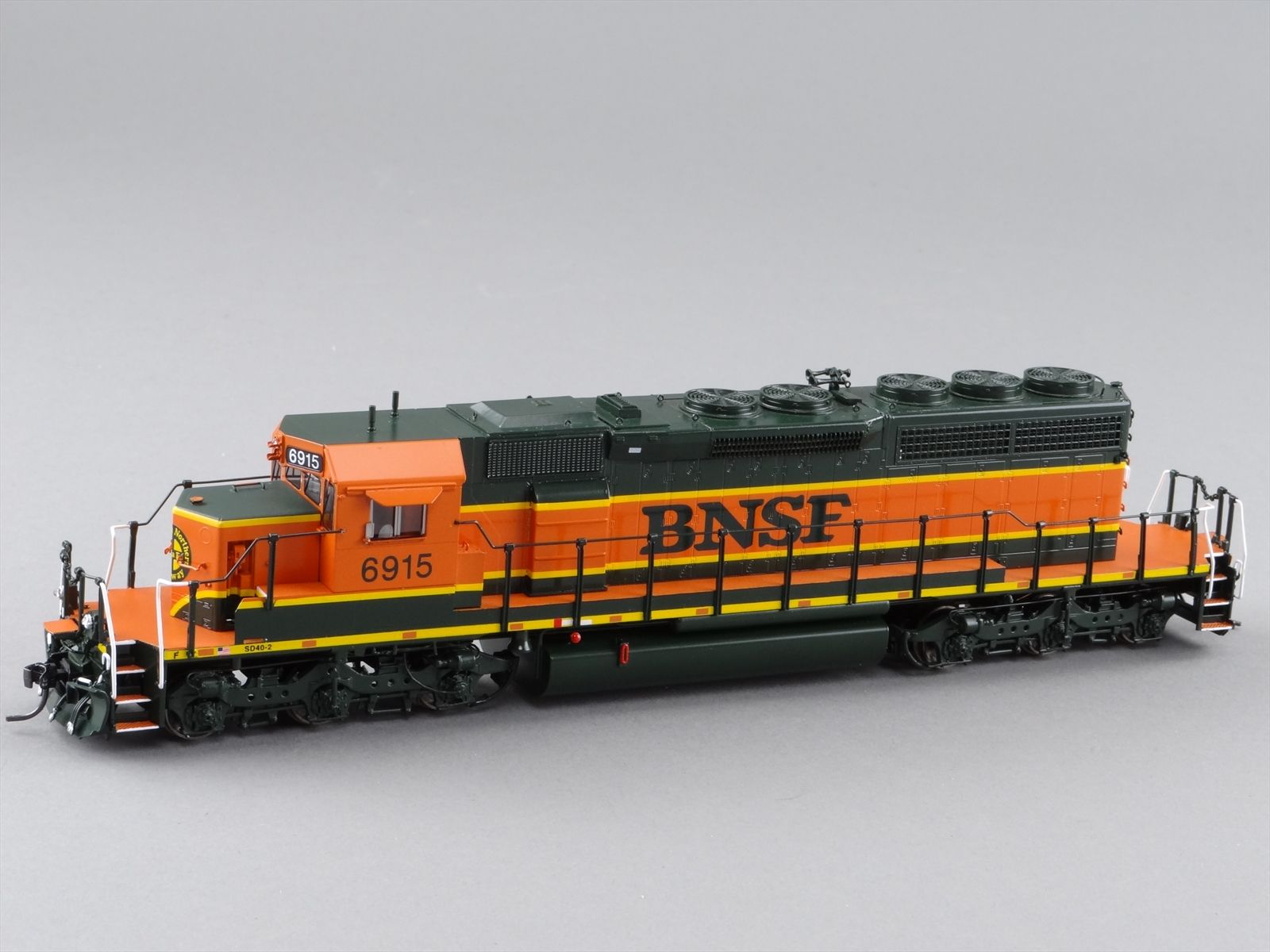 HO Brass Model Train - OMI 6686.1 BNSF Heritage SD40-2 Diesel #6915 - 1998 Run