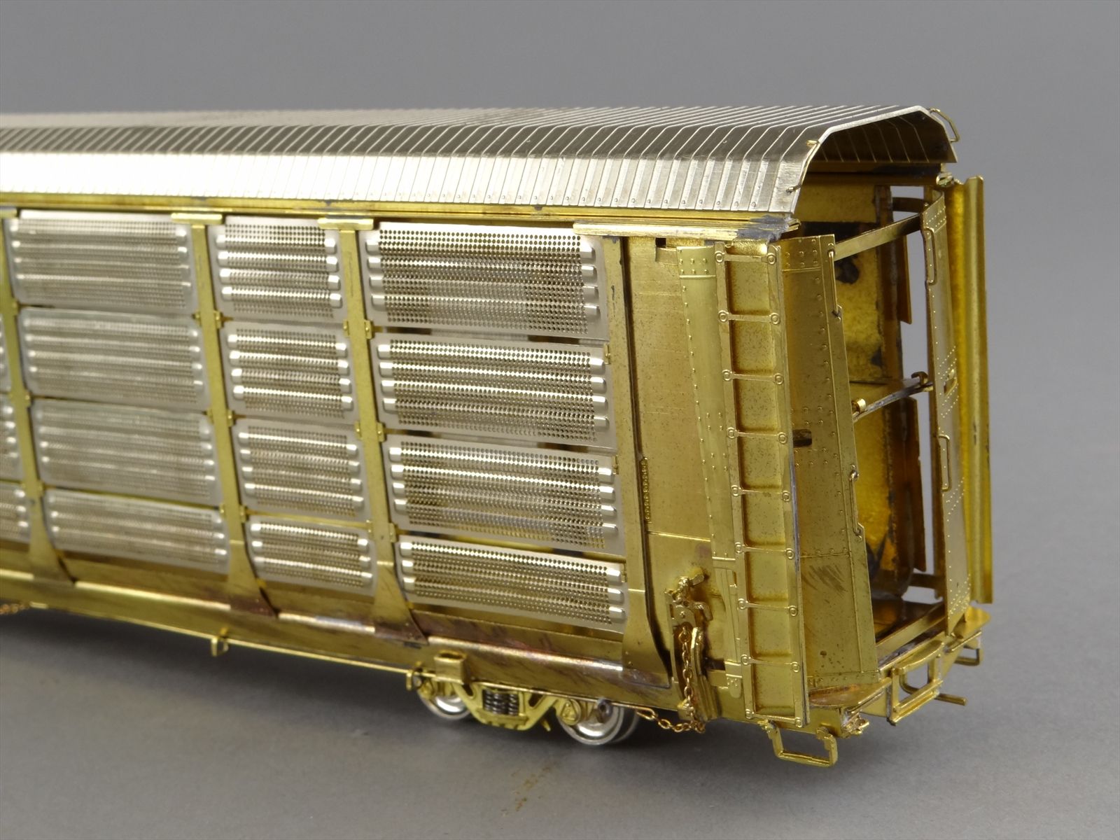 HO Brass Model - OMI 3120 Thrall Bi-Level Enclosed Auto Rack