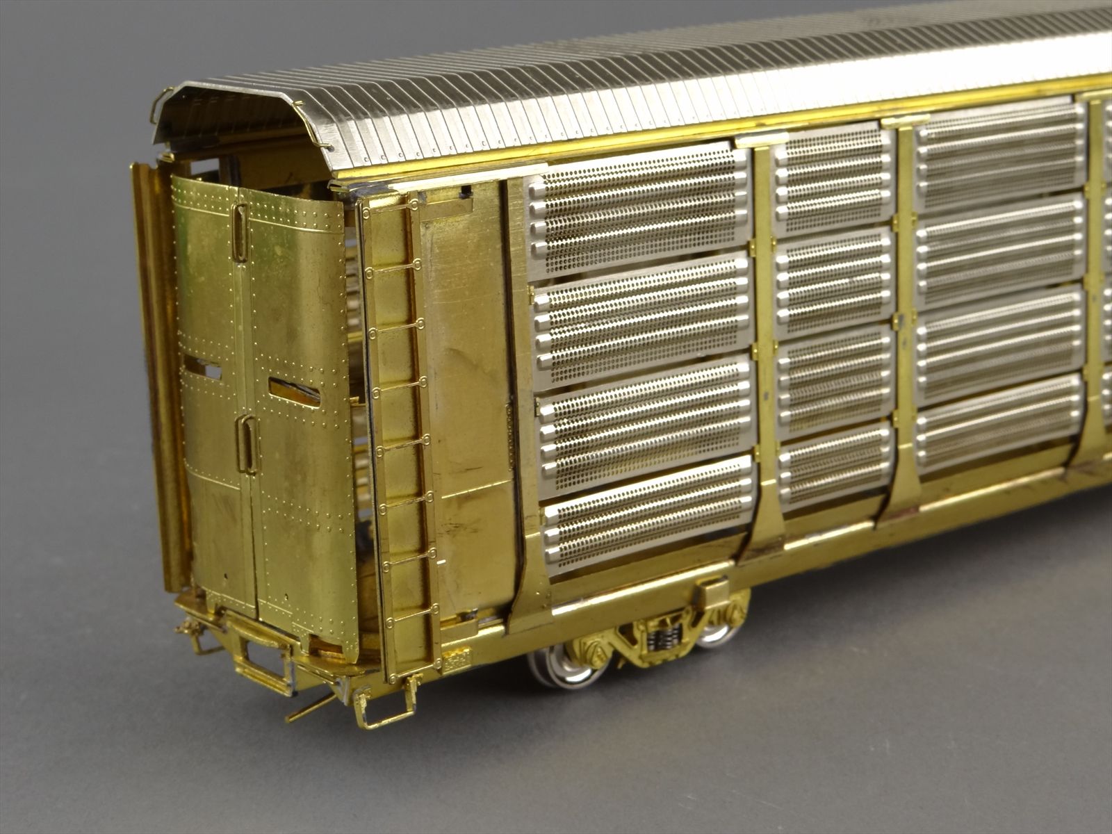 HO Brass Model - OMI 3120 Thrall Bi-Level Enclosed Auto Rack