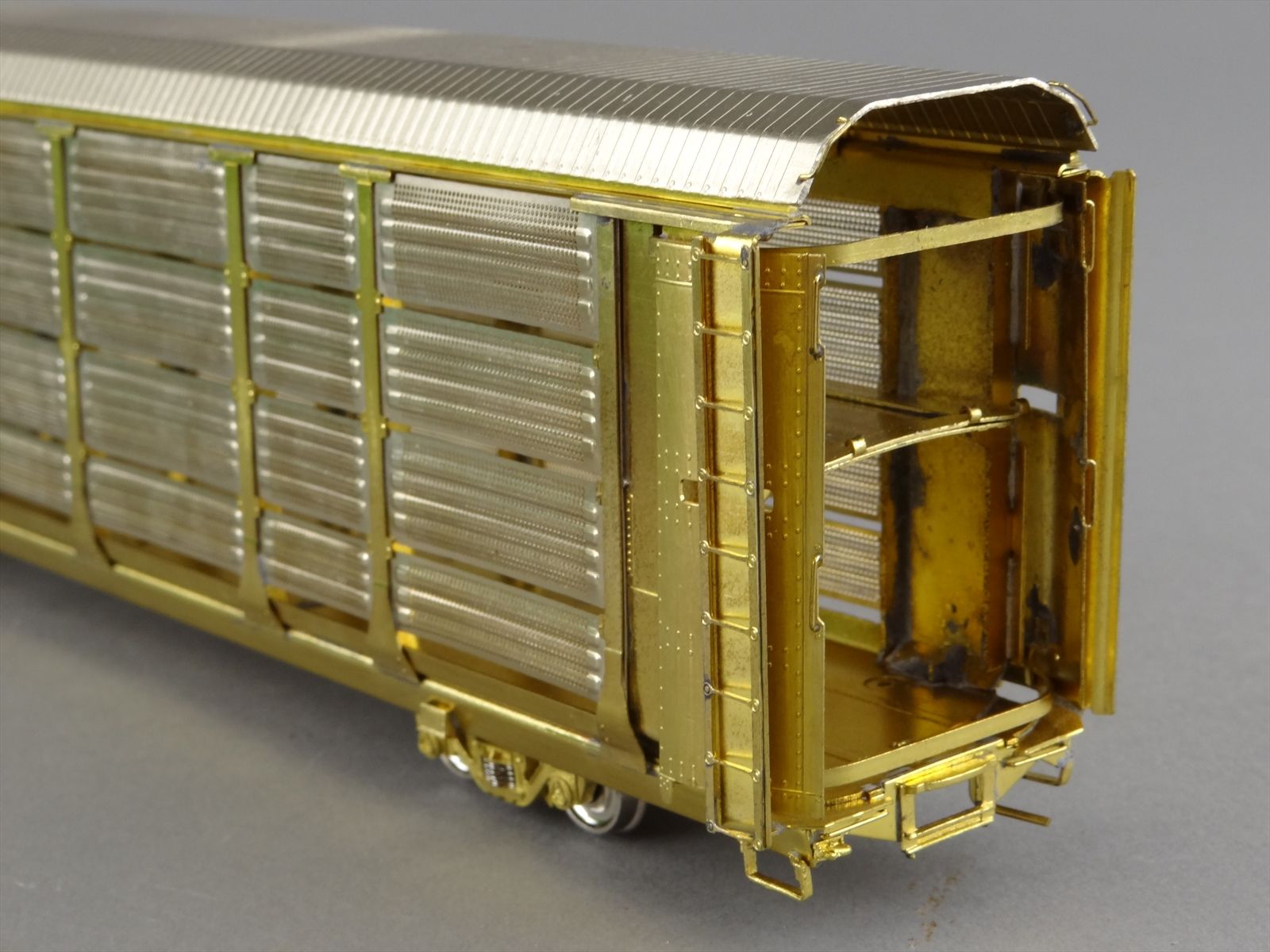 HO Brass Model - OMI 3120 Thrall Bi-Level Enclosed Auto Rack