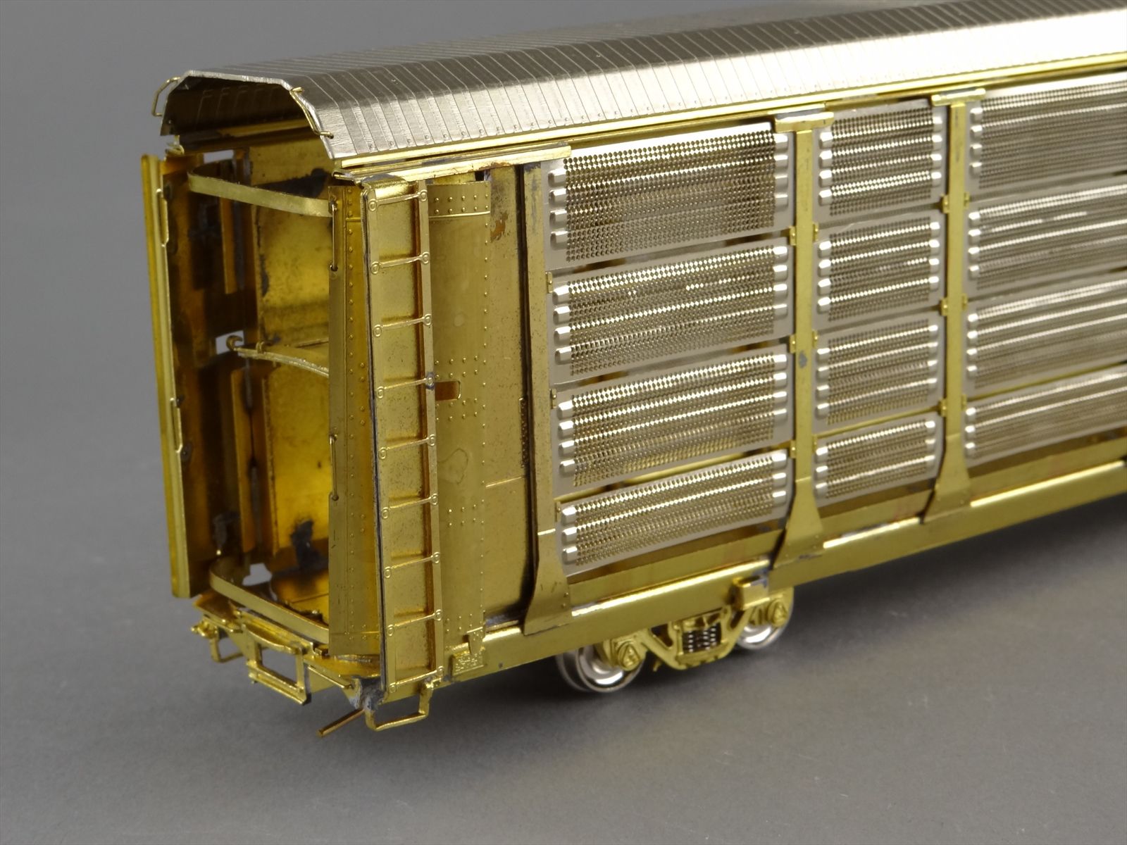 HO Brass Model - OMI 3120 Thrall Bi-Level Enclosed Auto Rack