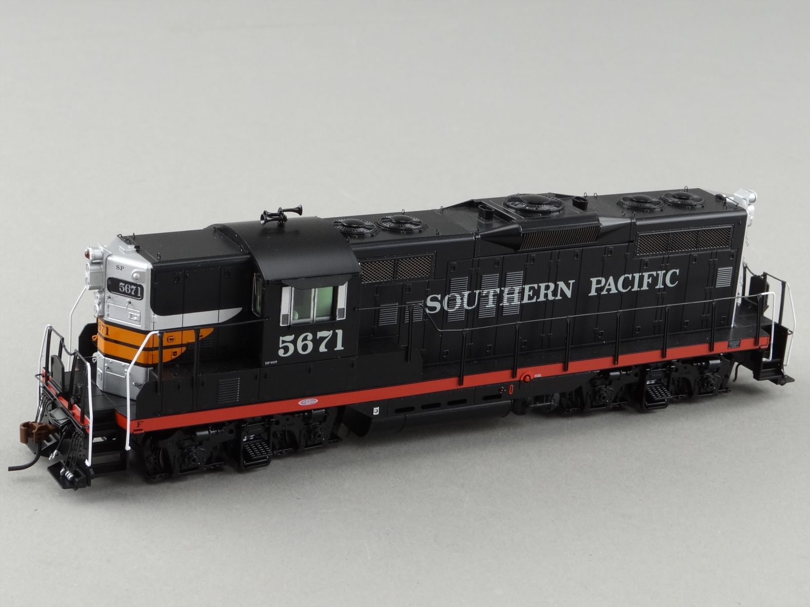 HO Scale Athearn Genesis G62418 SP Southern Pacific GP9 Diesel Locomotive #5671 No Sound