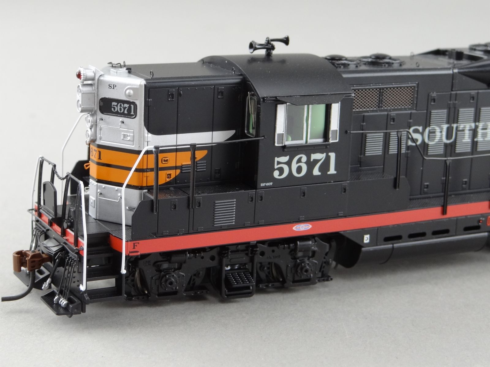 HO Scale Athearn Genesis G62418 SP Southern Pacific GP9 Diesel ...