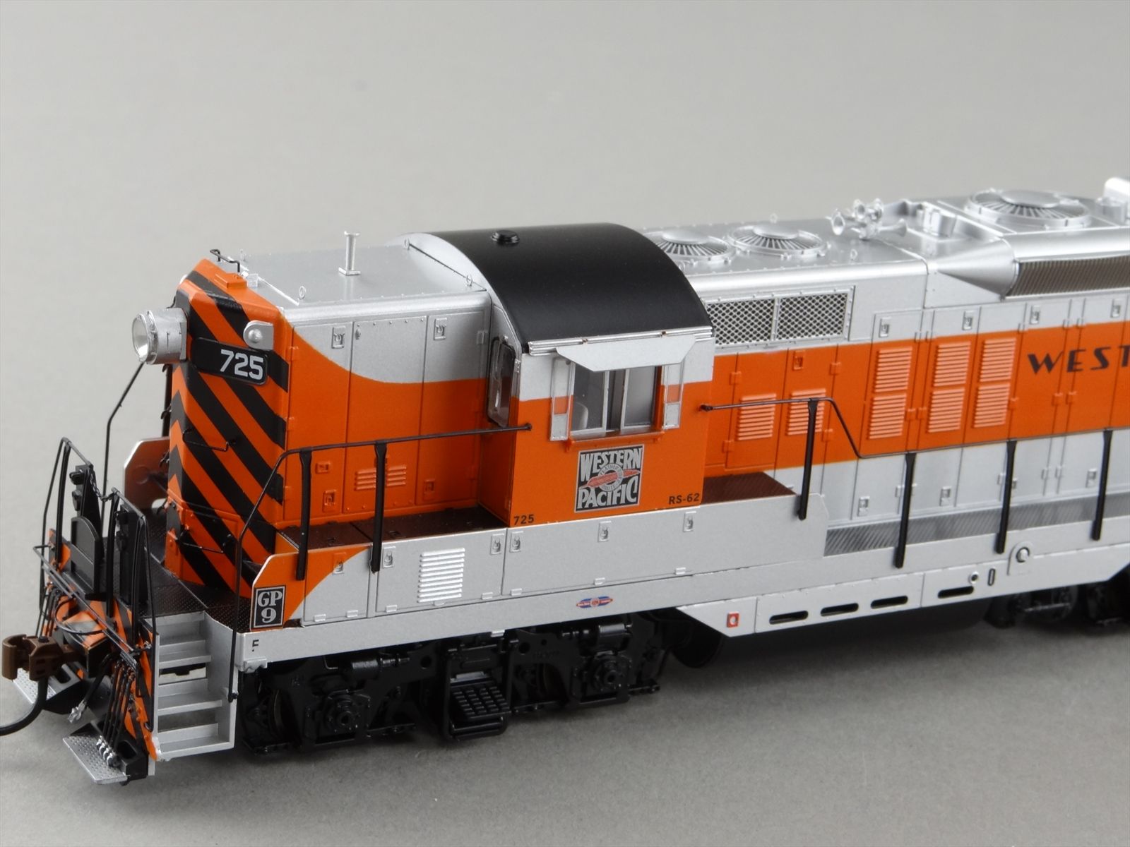 HO Scale Athearn Genesis G62647 WP Western Pacific GP9 Diesel #725 w ...