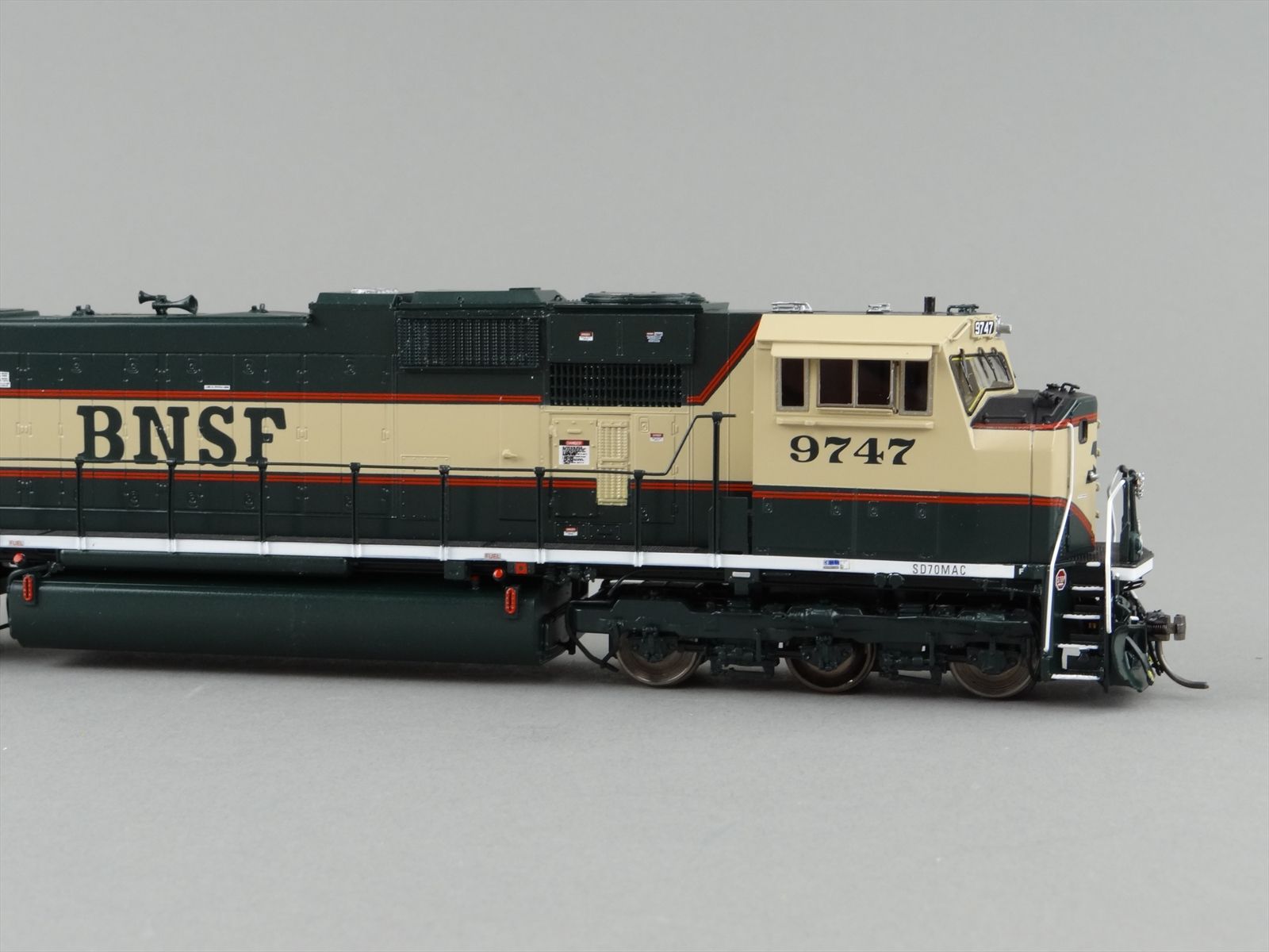 HO Brass Model Train - OMI 7902.1 Overland BNSF Executive Scheme SD70MAC Diesel #9747
