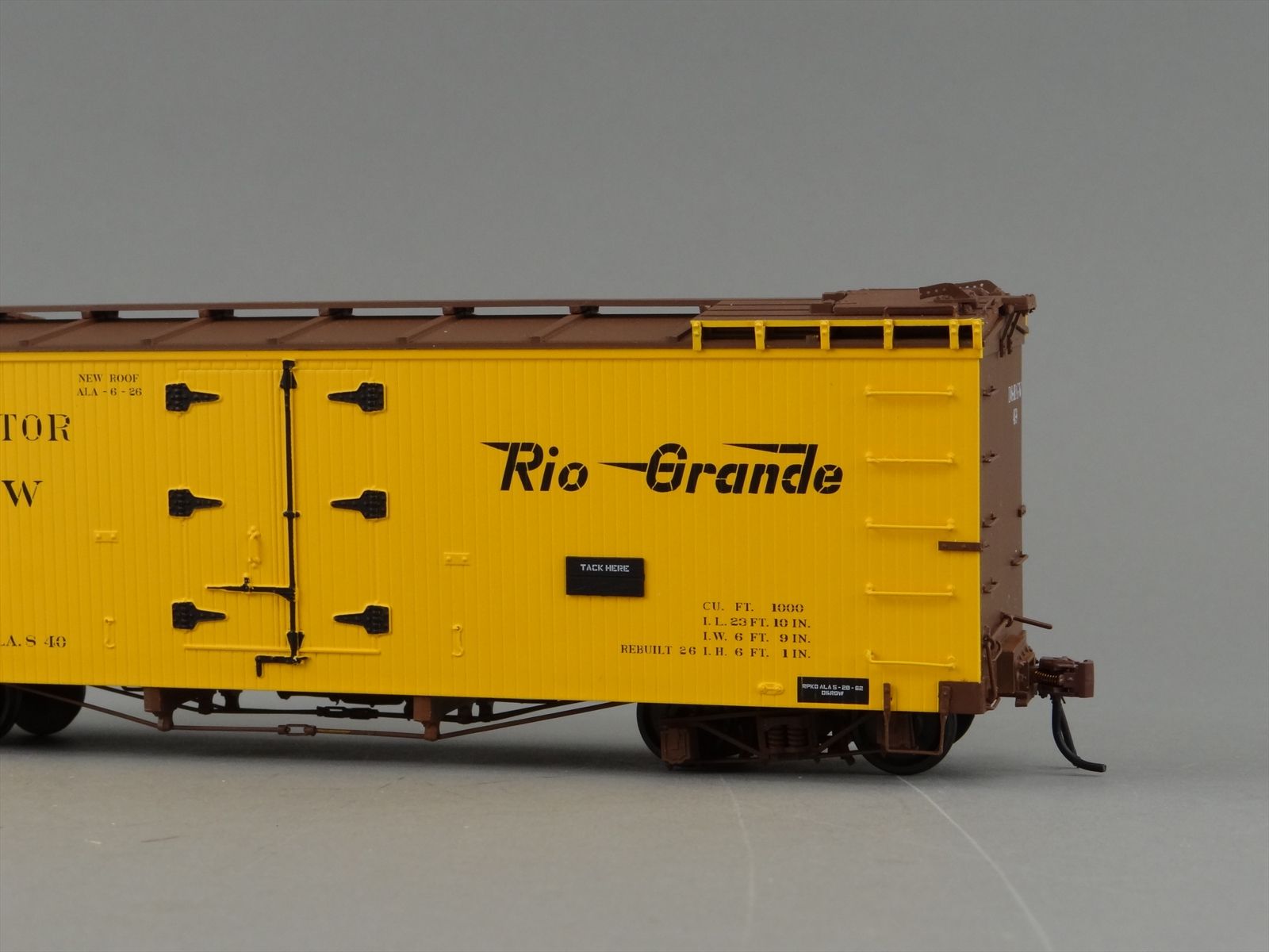 On3 Scale Ready-To-Run - San Juan Car Co. D&RGW Rio Grande Reefer Car #49