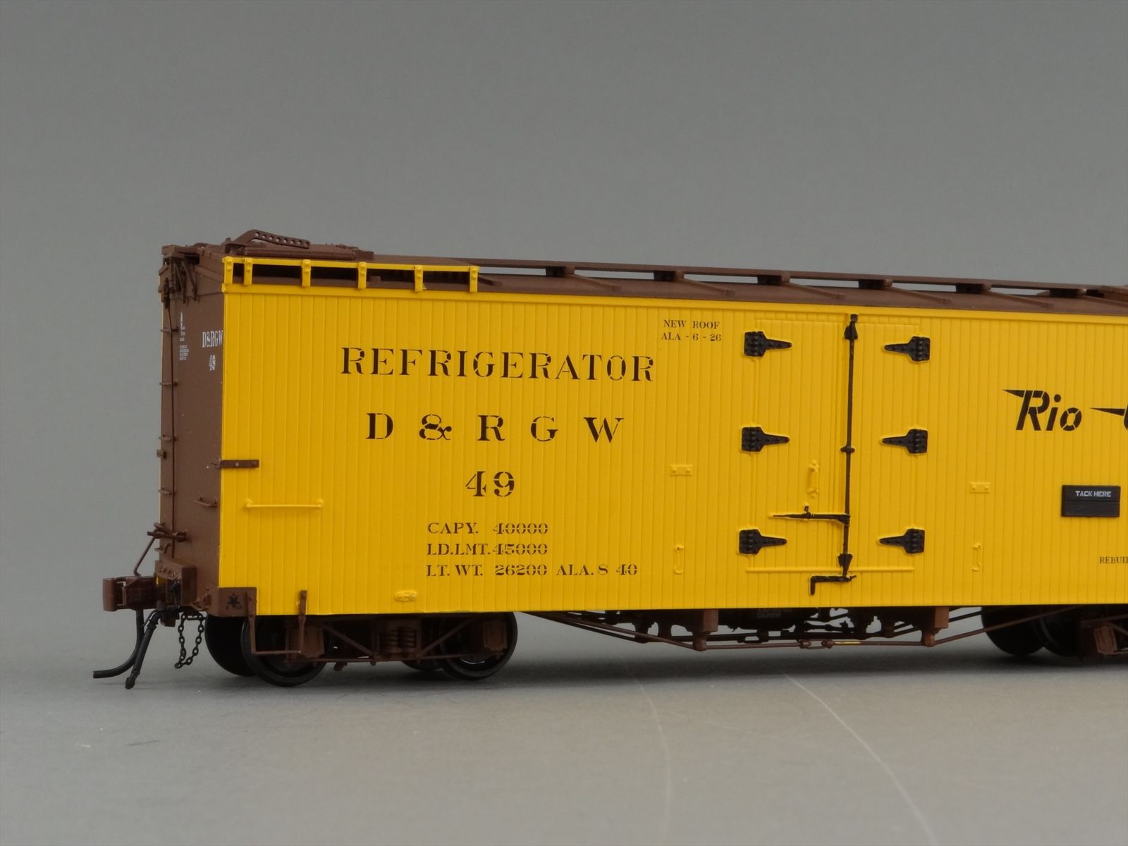 On3 Scale Ready-To-Run - San Juan Car Co. D&RGW Rio Grande Reefer Car #49