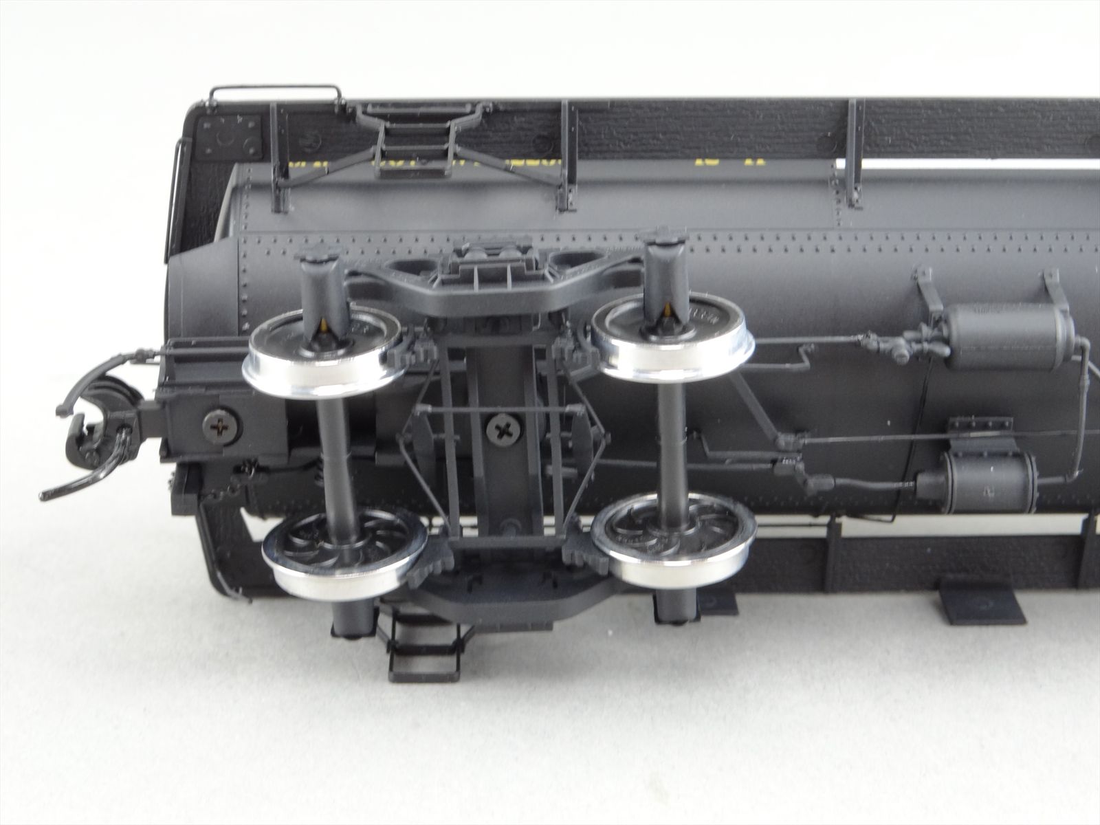 On3 Scale Ready-To-Run - San Juan Car Co. UTLX Gramps Tank Car #88170