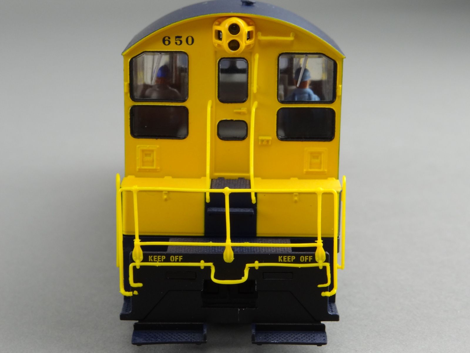HO Scale Proto 2000 Walthers 920-31460 ATSF #650 SW8/900 Diesel Locomotive Santa Fe