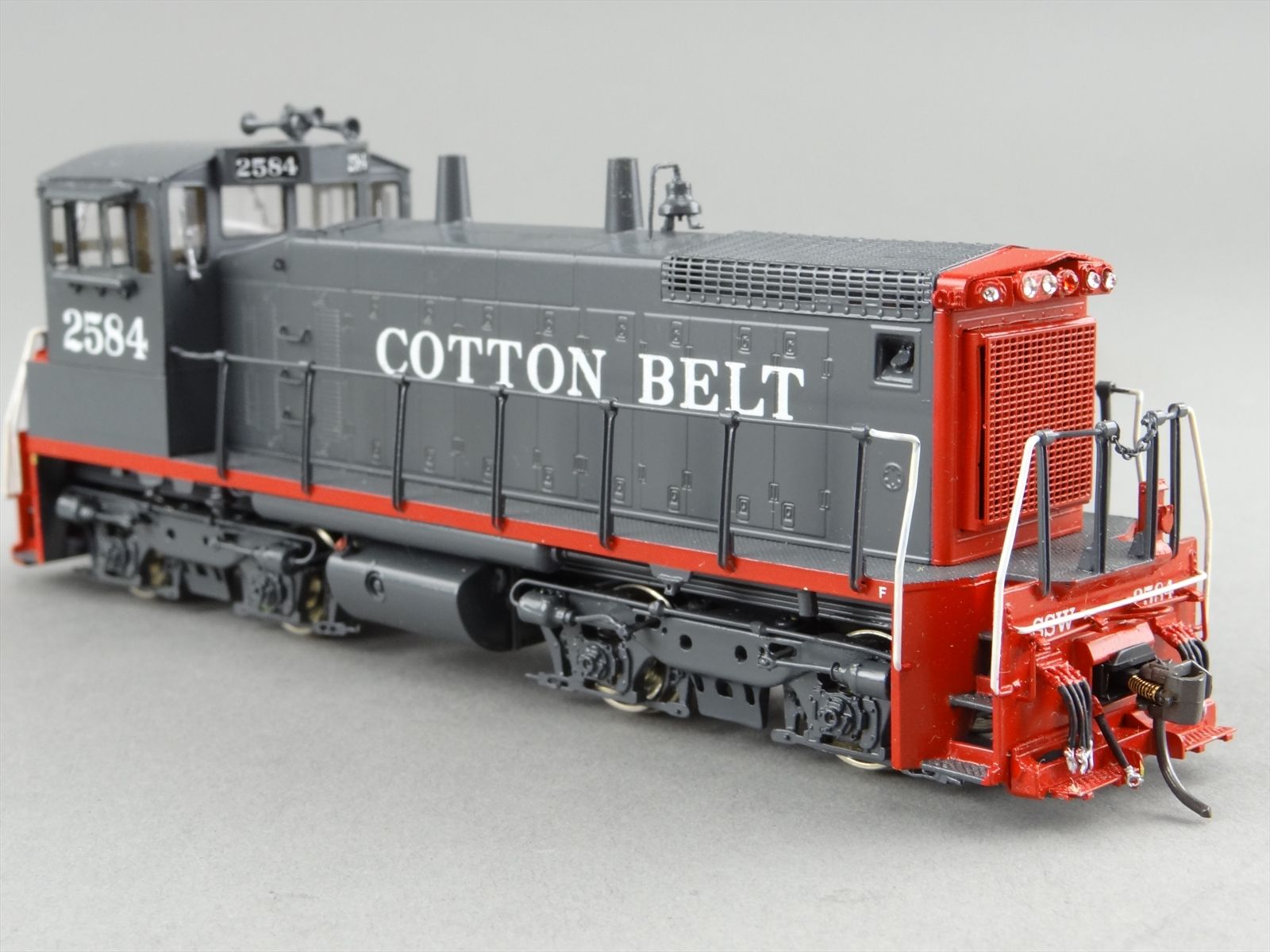 HO Brass Model Train - OMI 5075 SP/ SSW Cotton Belt EMD SW-1500 Diesel #2584 - Custom