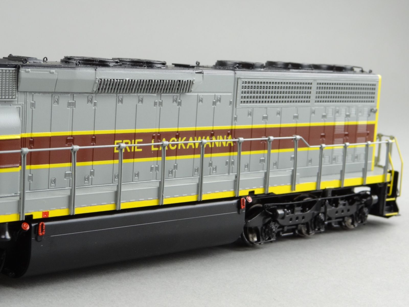 HO Brass Model Train - OMI #6378.1 Overland EL Erie-Lackawanna SD45-2 #3675