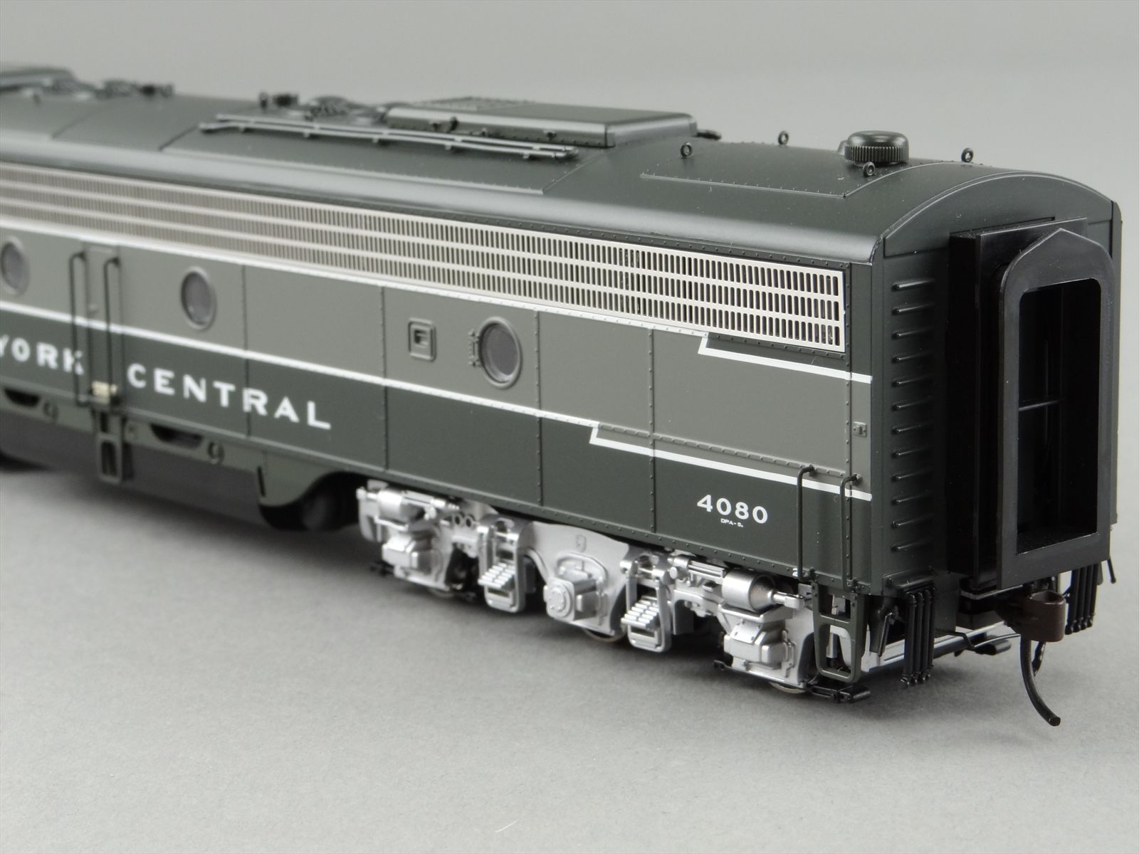 HO BLI-2751 Broadway Limited EMD E8A, NYC #4080, Lightning Stripes Scheme, Paragon2 Sound/DC/DCC
