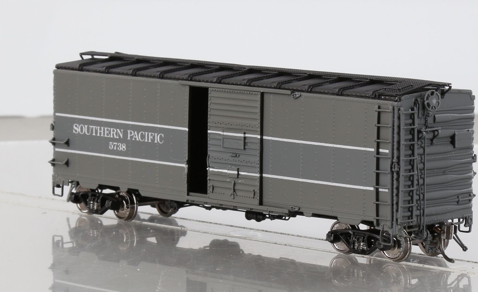 HO Brass Model - Beaver Creek SP Express Boxcar B-50-24 #5738 Two-Tone ...