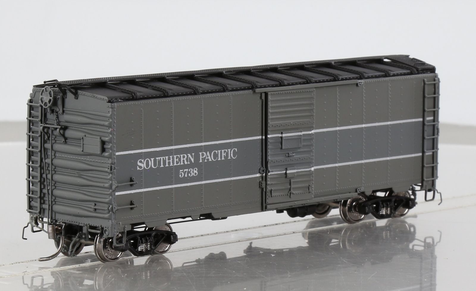 HO Brass Model - Beaver Creek SP Express Boxcar B-50-24 #5738 Two-Tone ...