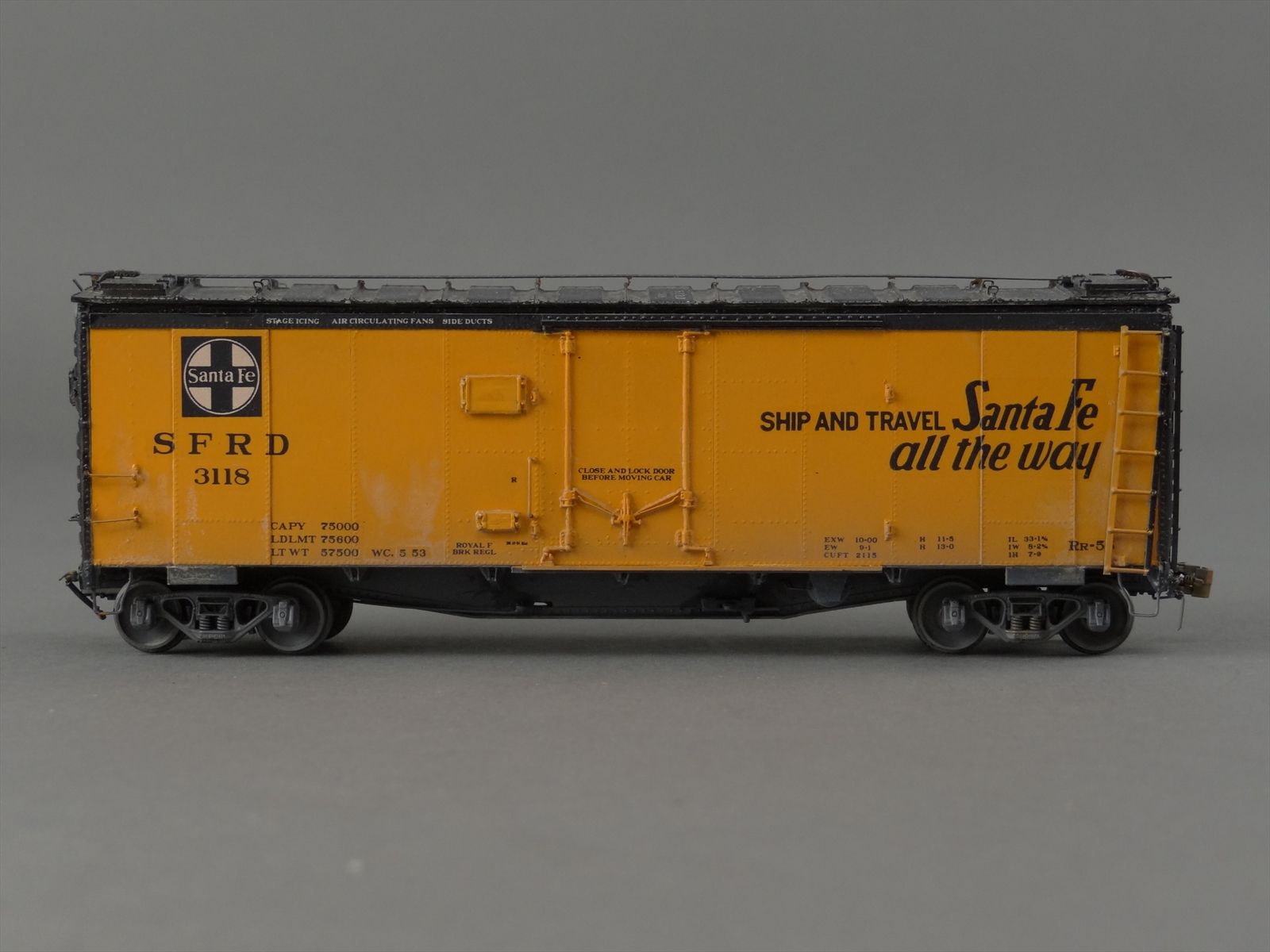 HO Built-Up Custom Train Car - SFRD Santa Fe Reefer #3000 - Custom