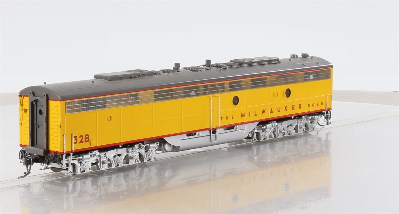 HO Brass Model - OMI 6030 Milwaukee Road E8 E8B B-Unit #32B - Pro Paint