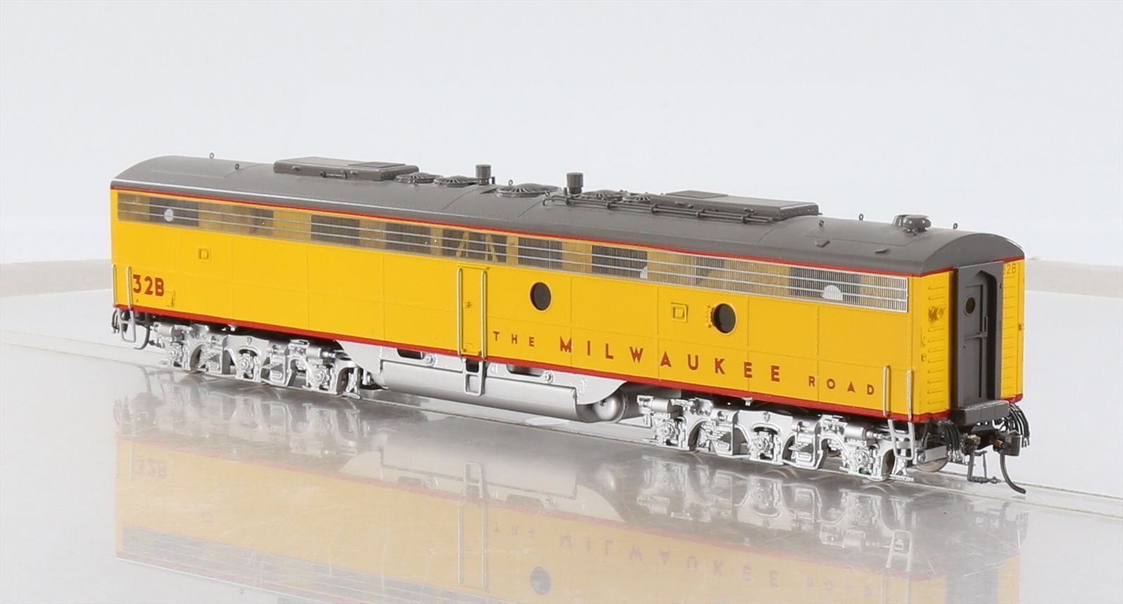 HO Brass Model - OMI 6030 Milwaukee Road E8 E8B B-Unit #32B - Pro Paint