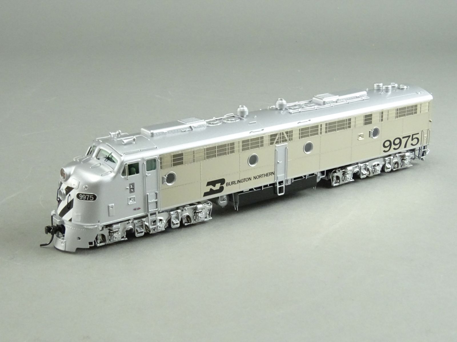 HO Brass Model Train UTI-5360-2 Burlington Northern E8A #9975