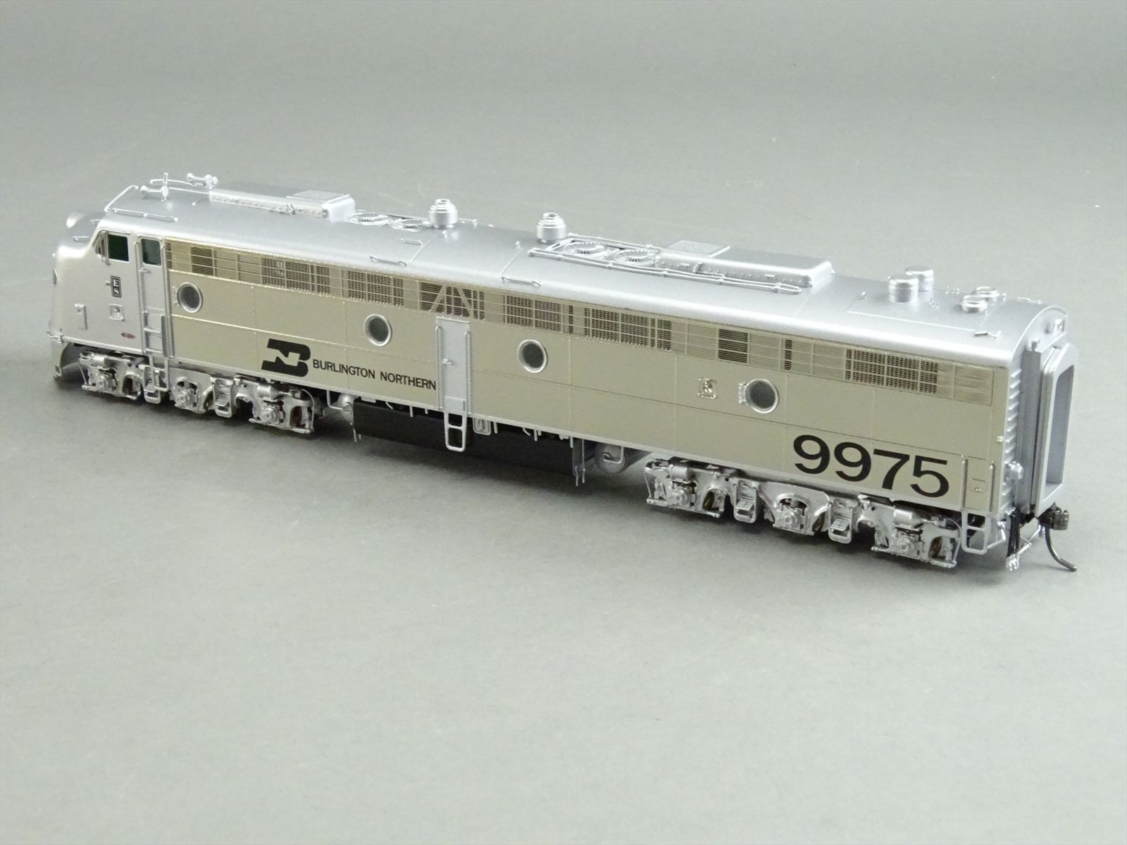 HO Brass Model Train UTI-5360-2 Burlington Northern E8A #9975