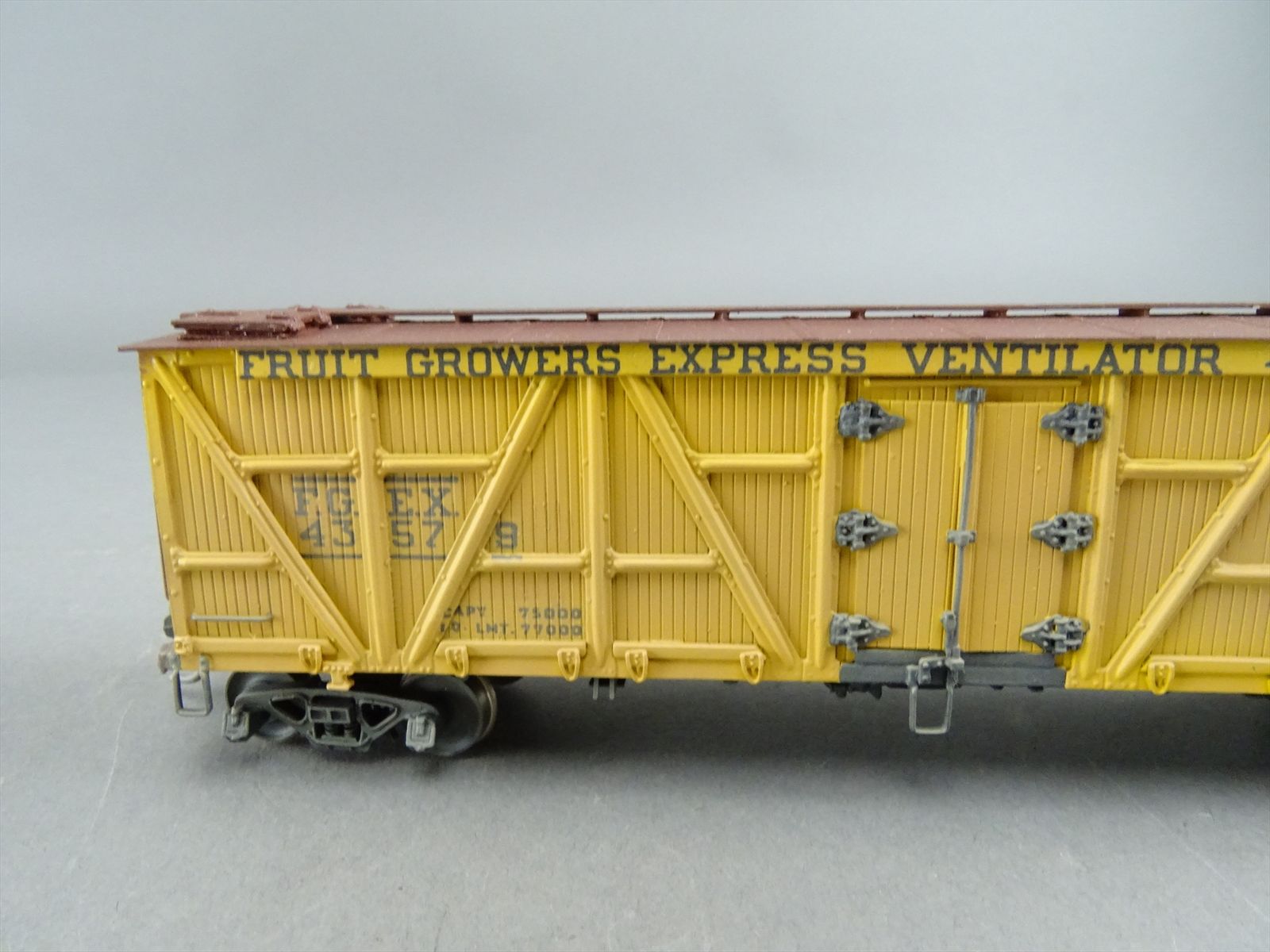 HO Brass Model - OMI 3069 FGEX Fruit Growers Express Reefer ...