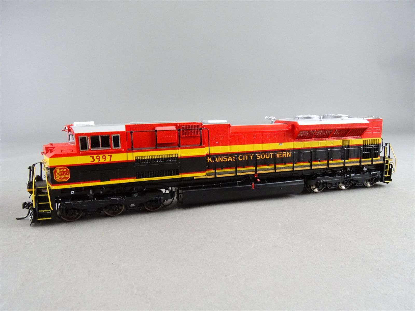 HO Brass Model - OMI AA-1318-1 KCS Kansas City Southern SD70ACe Former ...