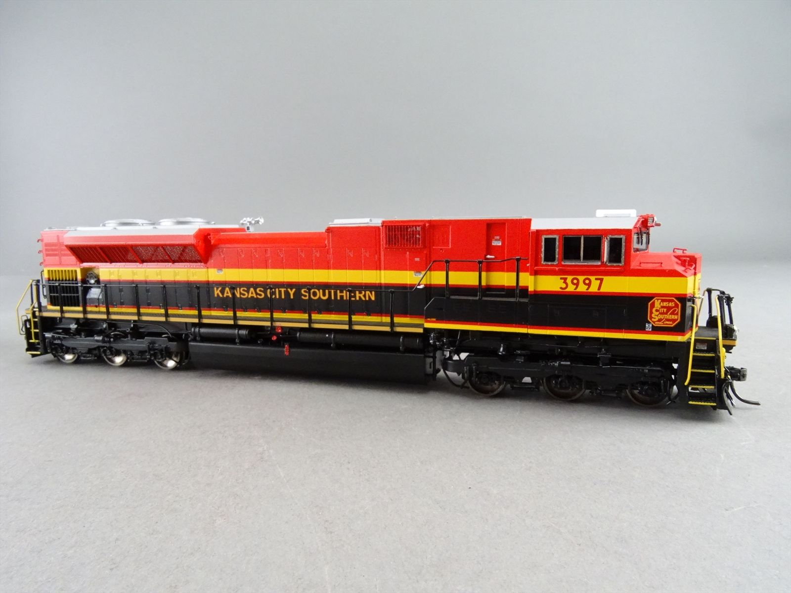 HO Brass Model - OMI AA-1318-1 KCS Kansas City Southern SD70ACe Former ...