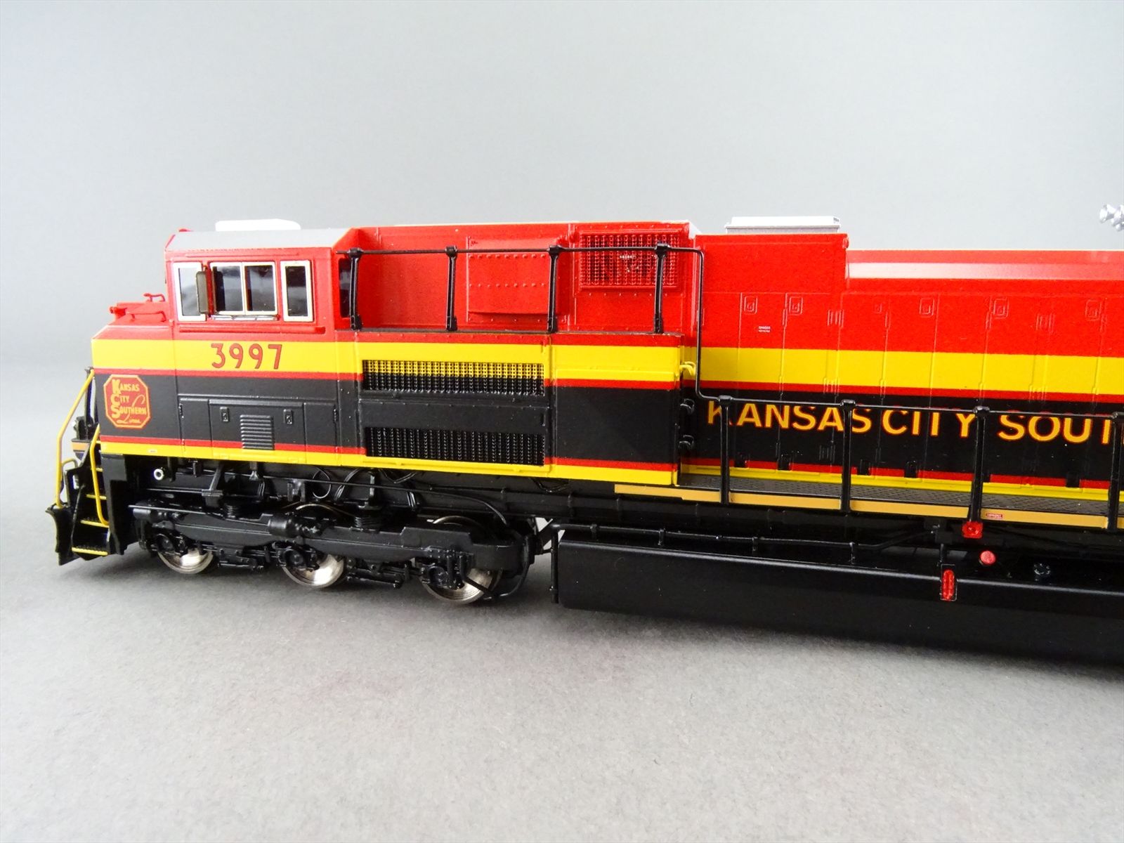 HO Brass Model - OMI AA-1318-1 KCS Kansas City Southern SD70ACe Former ...