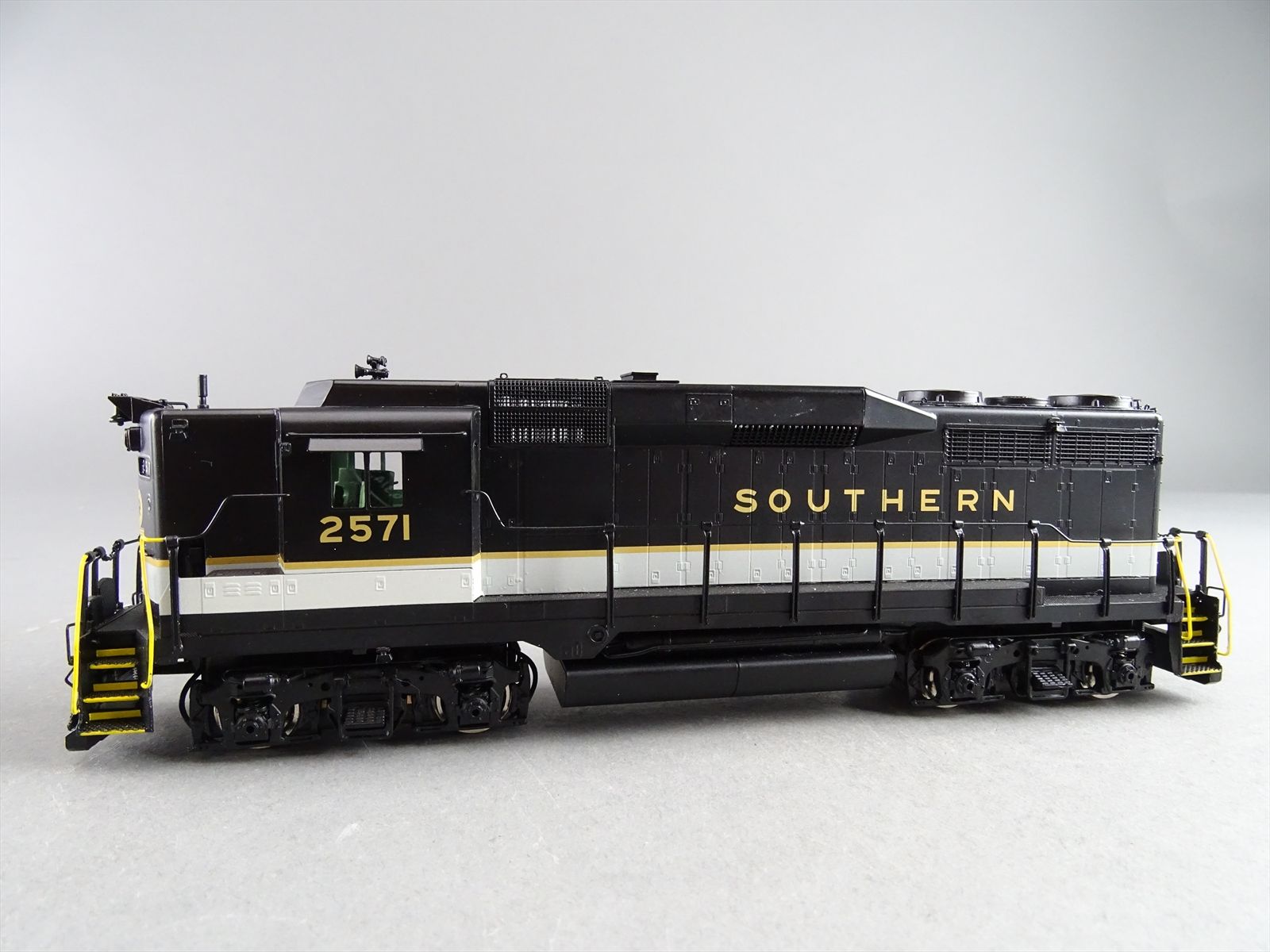 HO Brass Model - CIL 2166.1 SOU Southern GP30 Phase II Hi-Hood #2571 - F/P - 1996 Run - Samhongsa