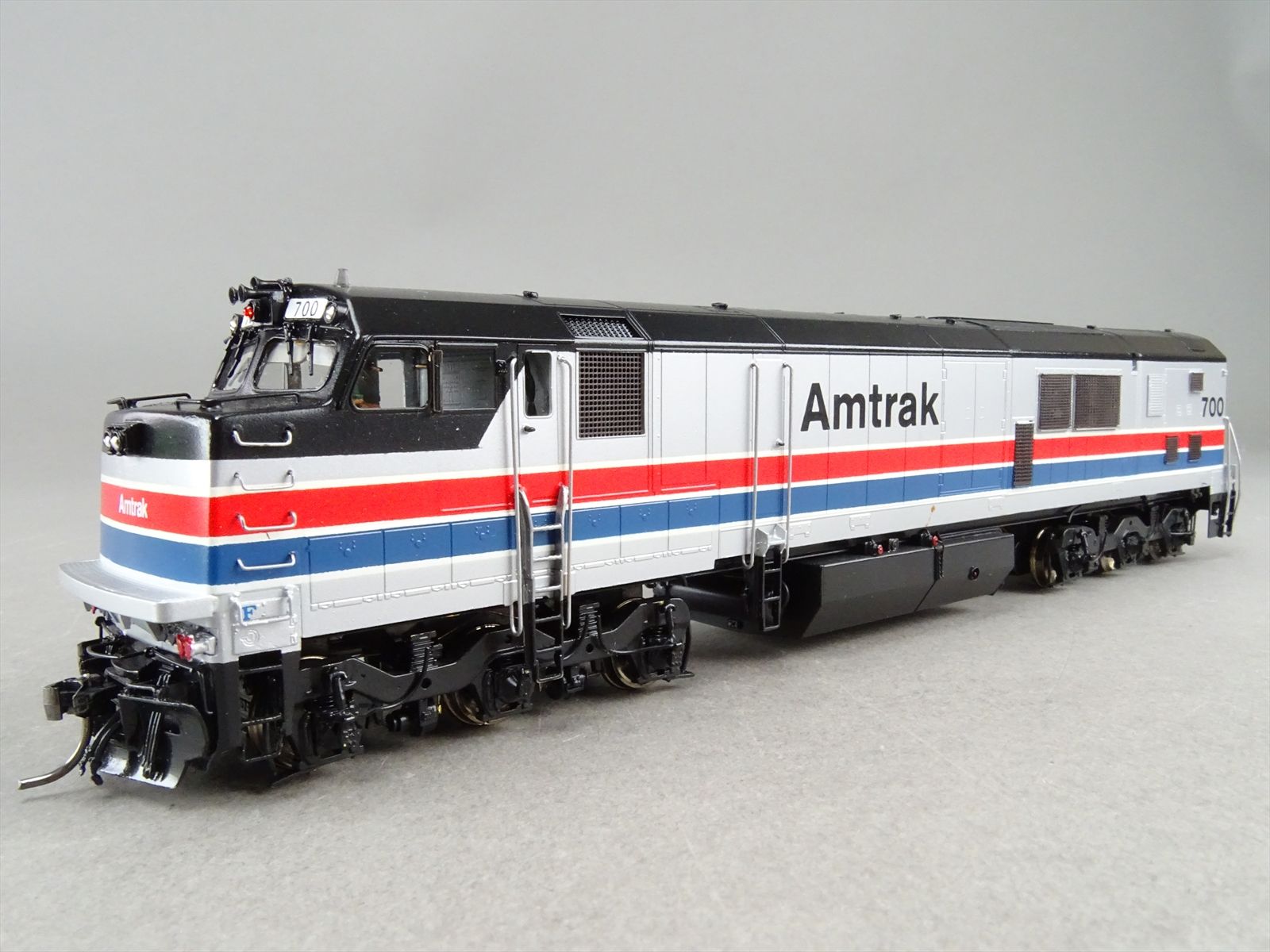 HO Brass Model - OMI 5828 Amtrak Pooch P30CH Modified #700 - Pro Paint ...