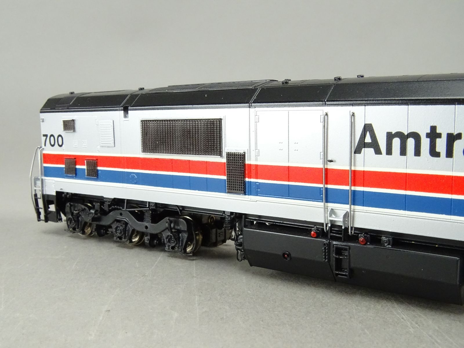 HO Brass Model - OMI 5828 Amtrak Pooch P30CH Modified #700 - Pro Paint ...