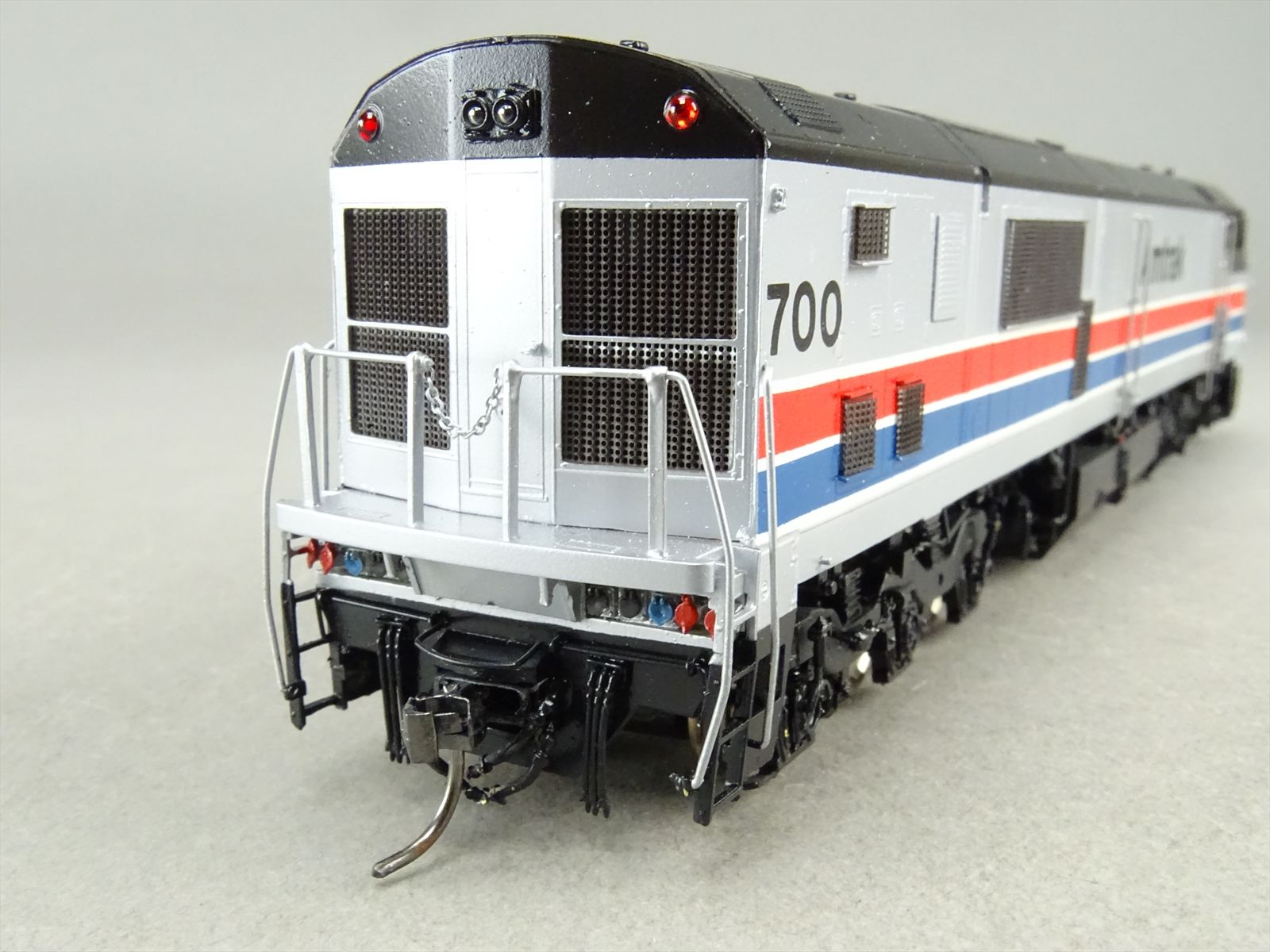 HO Brass Model - OMI 5828 Amtrak Pooch P30CH Modified #700 - Pro Paint ...
