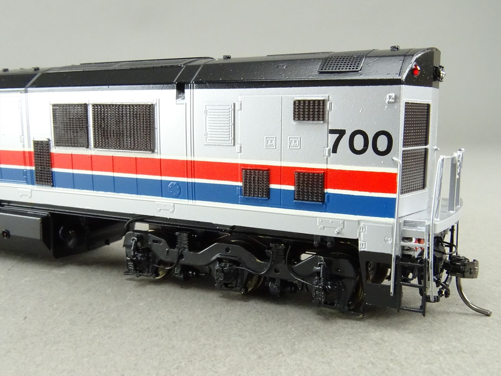 HO Brass Model - OMI 5828 Amtrak Pooch P30CH Modified #700 - Pro Paint ...