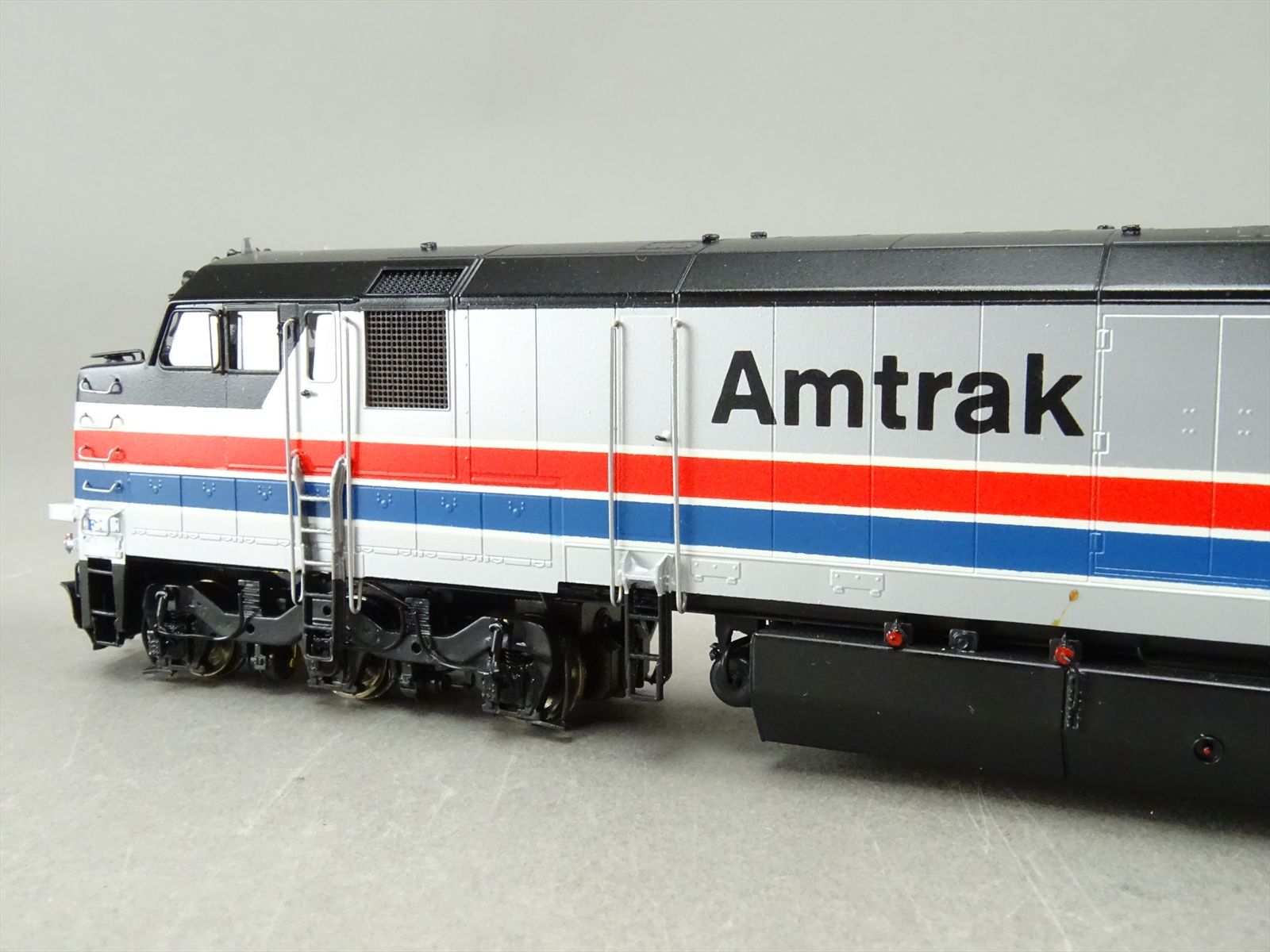 HO Brass Model - OMI 5828 Amtrak Pooch P30CH Modified #700 - Pro Paint ...