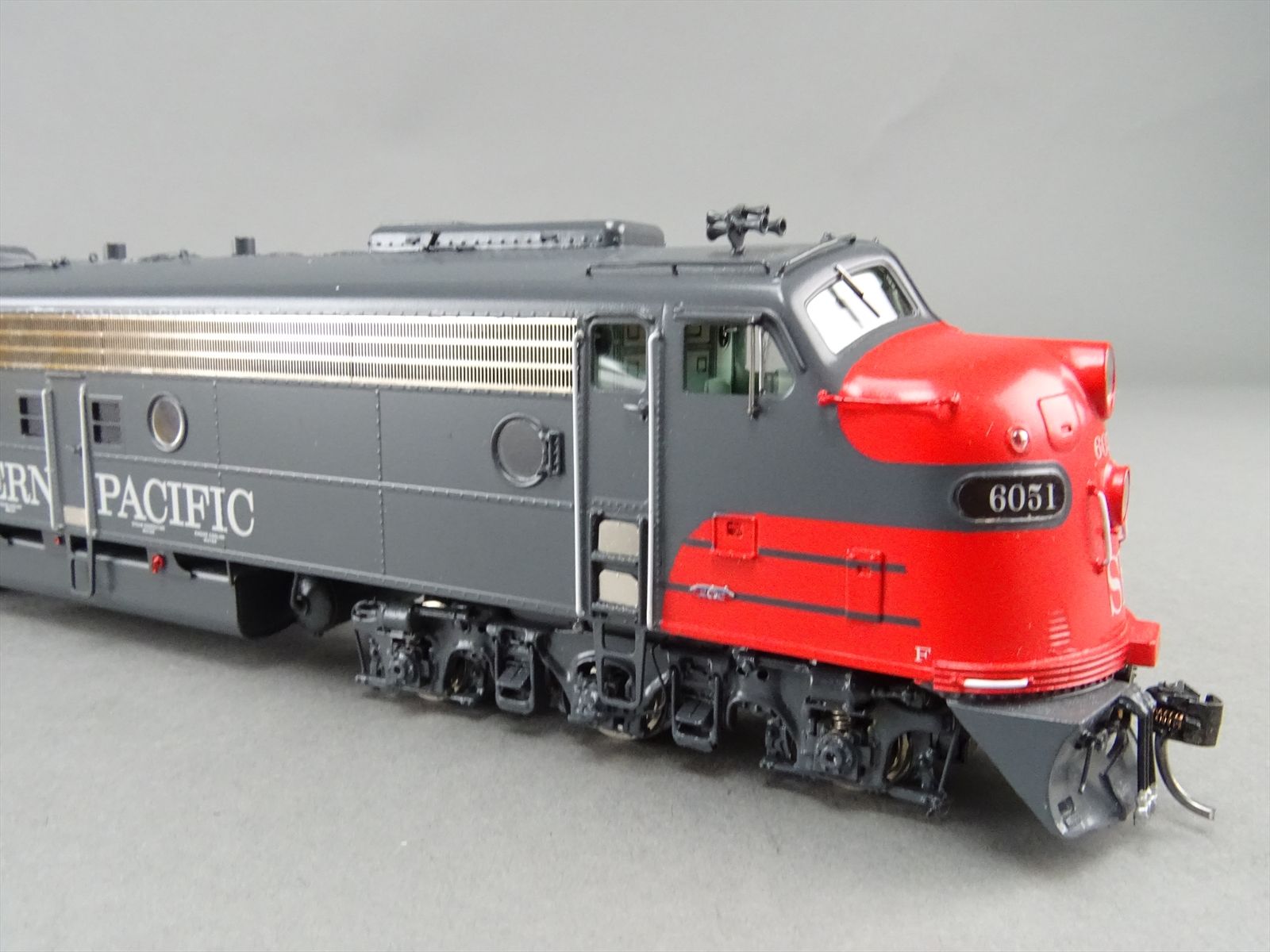 HO Brass Model - UTI 5383-1 SP Southern Pacific E9 E9A Bloody Nose Scarlet / Grey #6051 - F/P ...