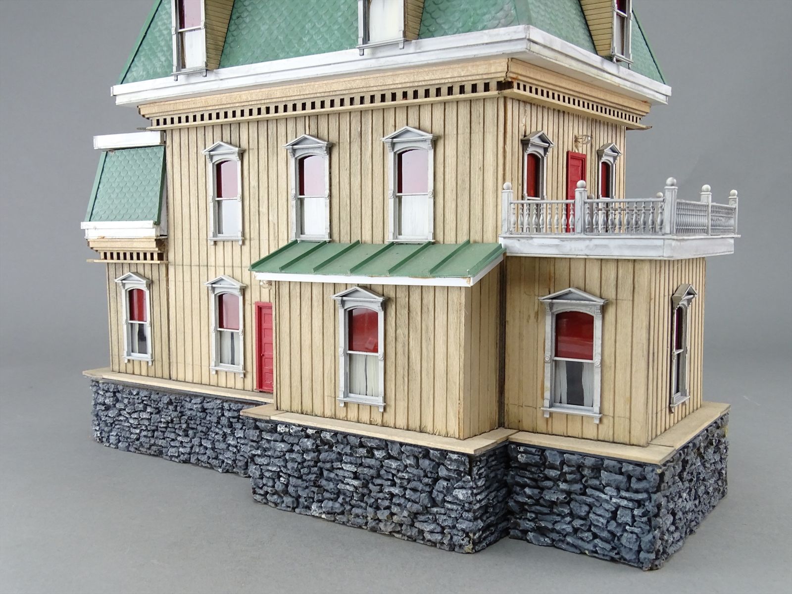 O 1:48 FSM Style - Howard Zane - Waterfront Style Mansion - 10 x 14 x ...