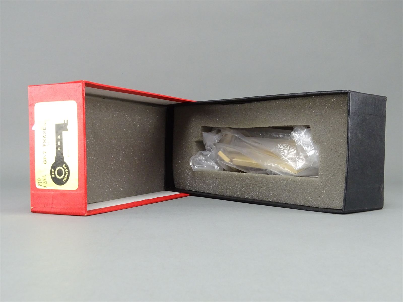 HO Brass Model - Key AT&SF Santa Fe EMD GP-7 Phase I #2692 - F/P - 1995 ...