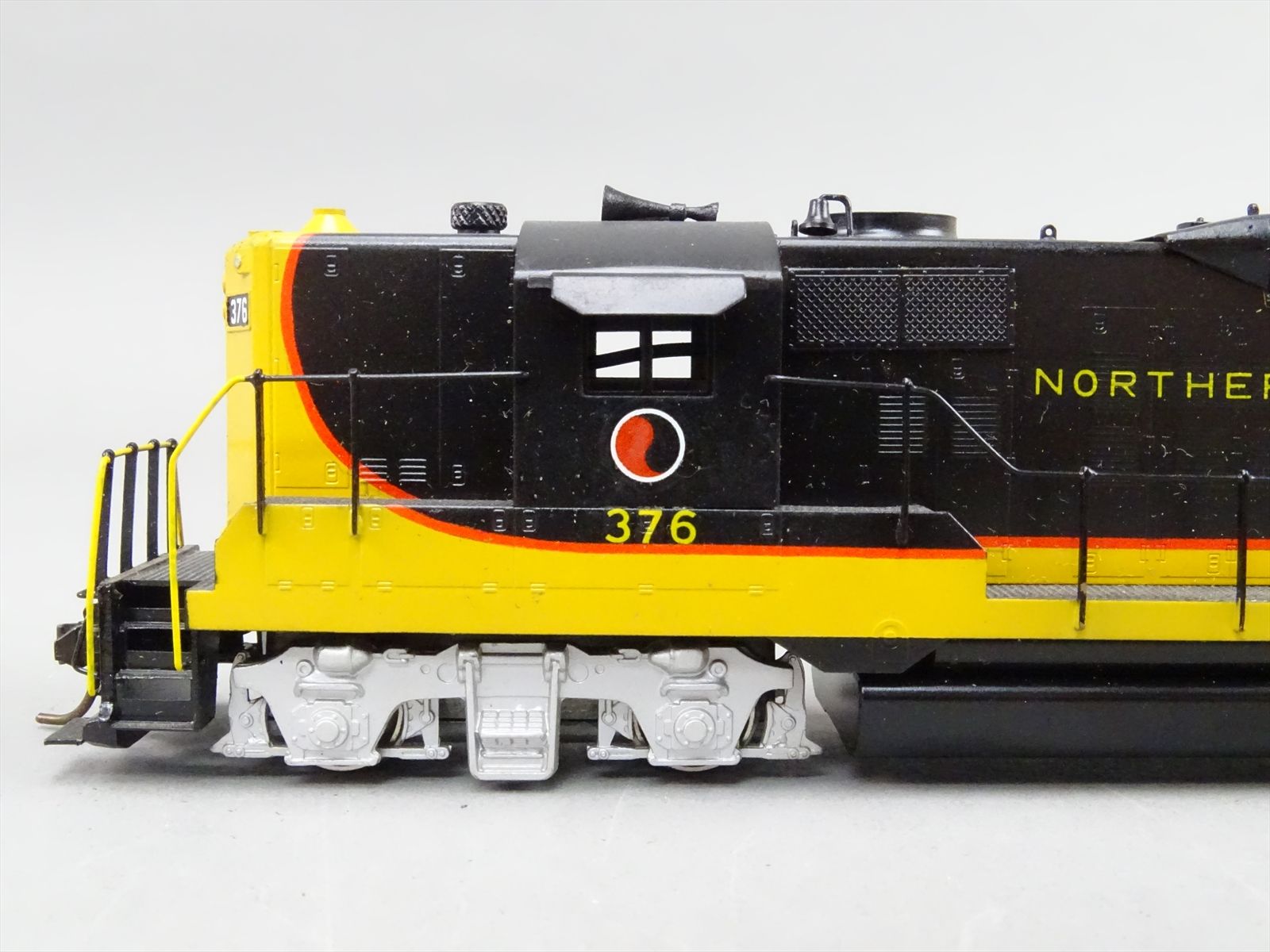 HO Brass Model - Hallmark NP Northern Pacific EMD GP18 #376 - Custom ...