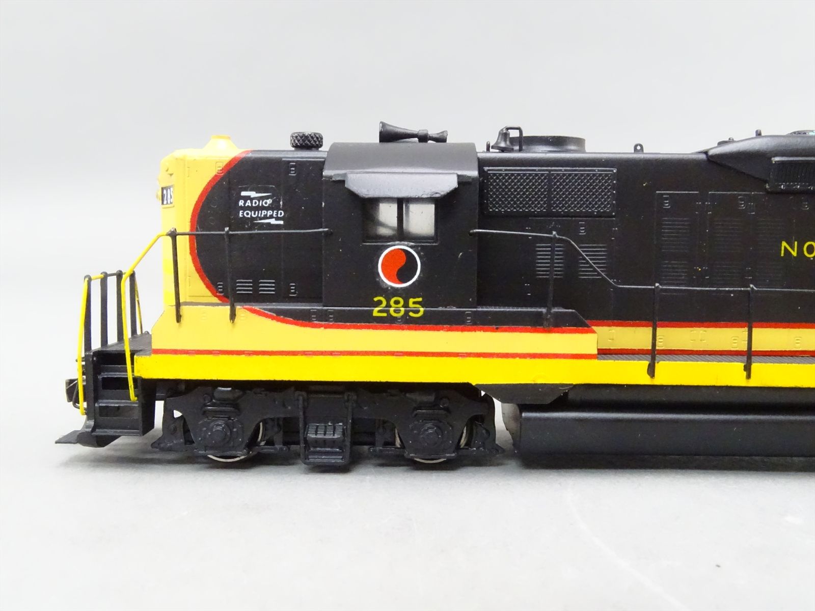 HO Brass Model - Hallmark NP Northern Pacific EMD GP18 #285 - Custom ...