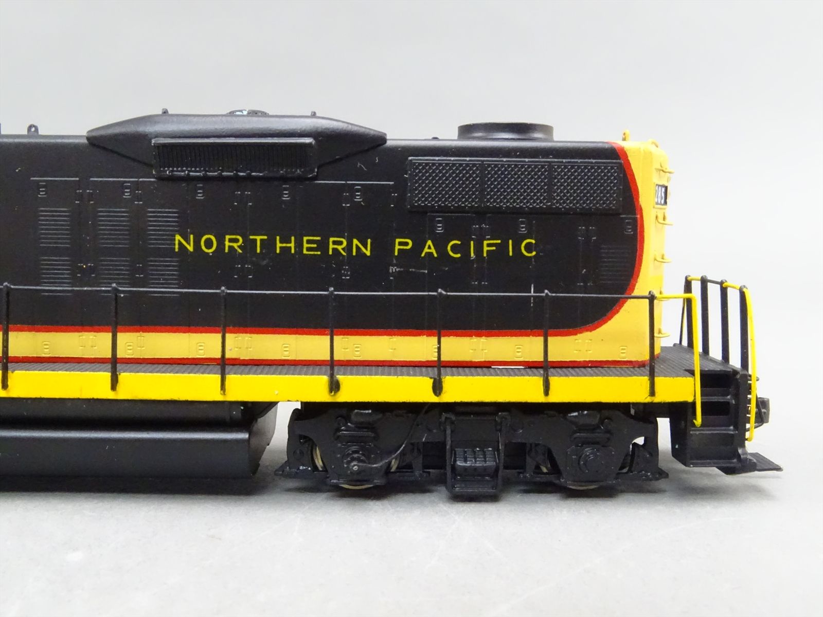 HO Brass Model - Hallmark NP Northern Pacific EMD GP18 #285 - Custom ...